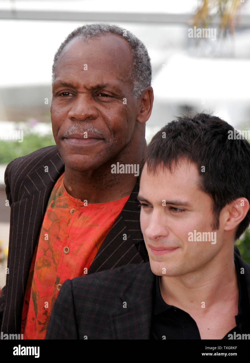 Actors Danny Glover (L) and Gael Garcia Bernal arrive at a photocalll ...