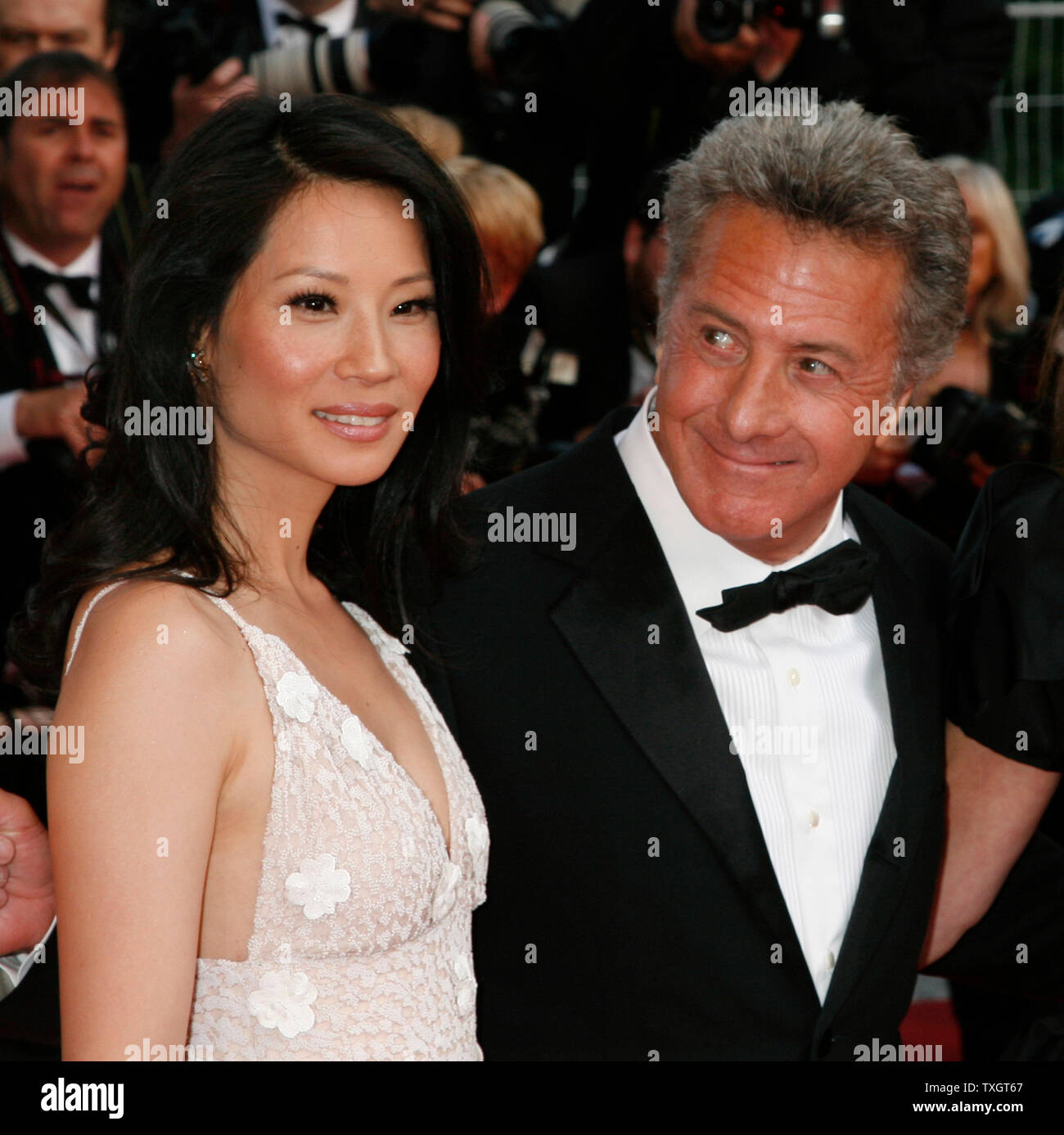 Actress Lucy Liu and actor Dustin Hoffman arrive on the red carpet ...