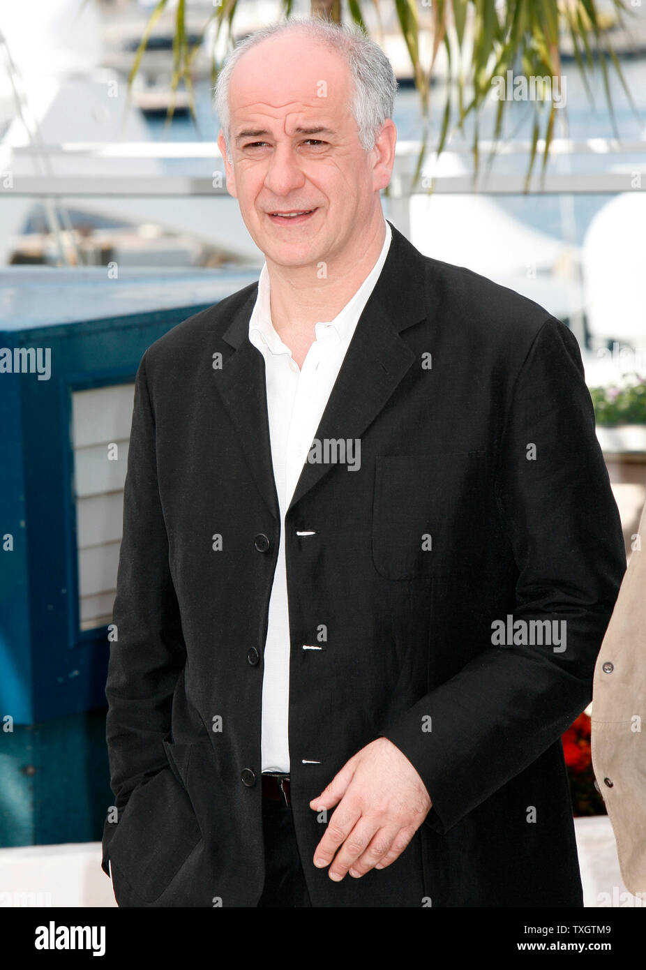 Actor Toni Servillo arrives at a photocall for the film "Gomorra ...