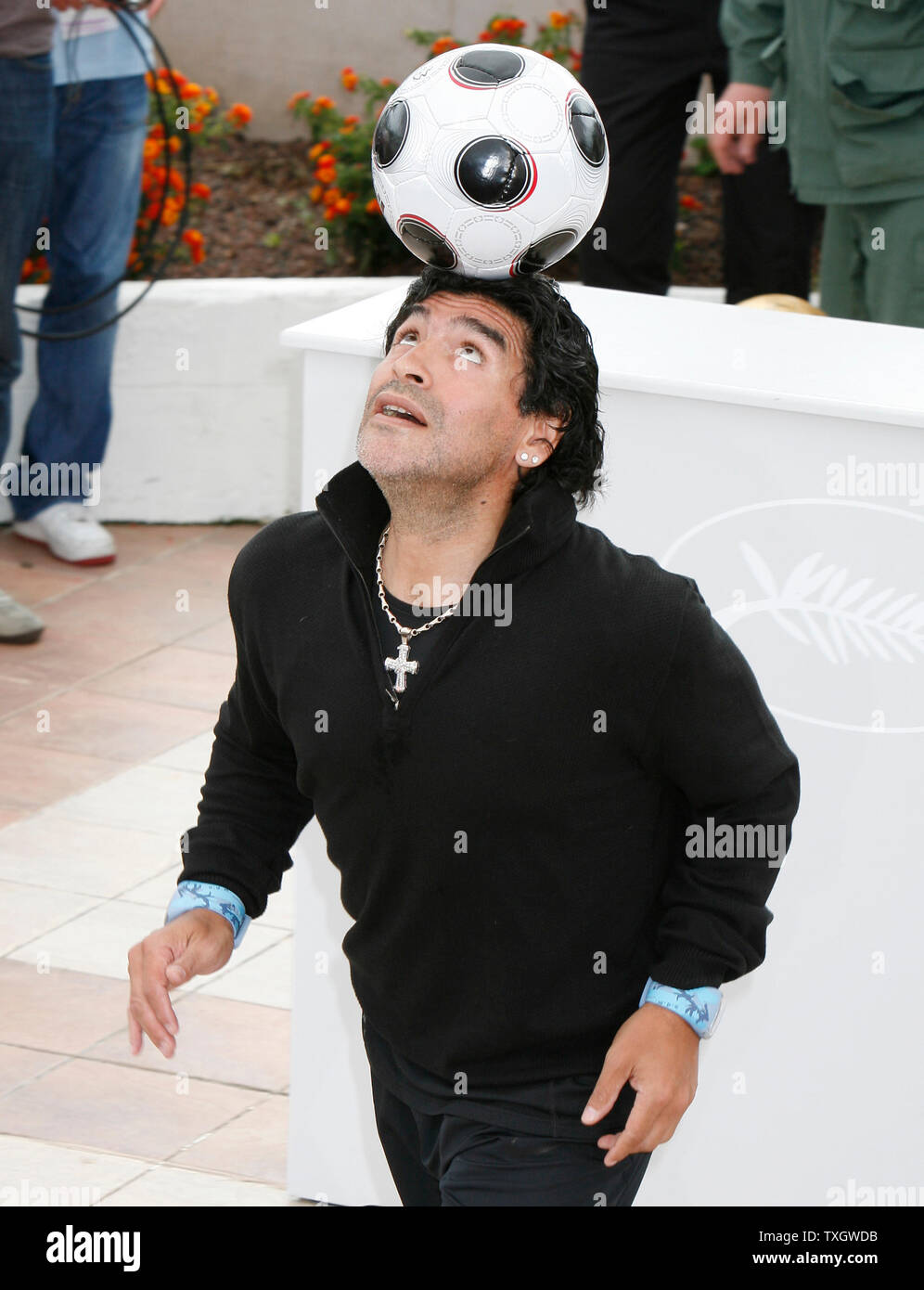 Argentinean soccer legend Diego Maradona performs at a photocall for ...