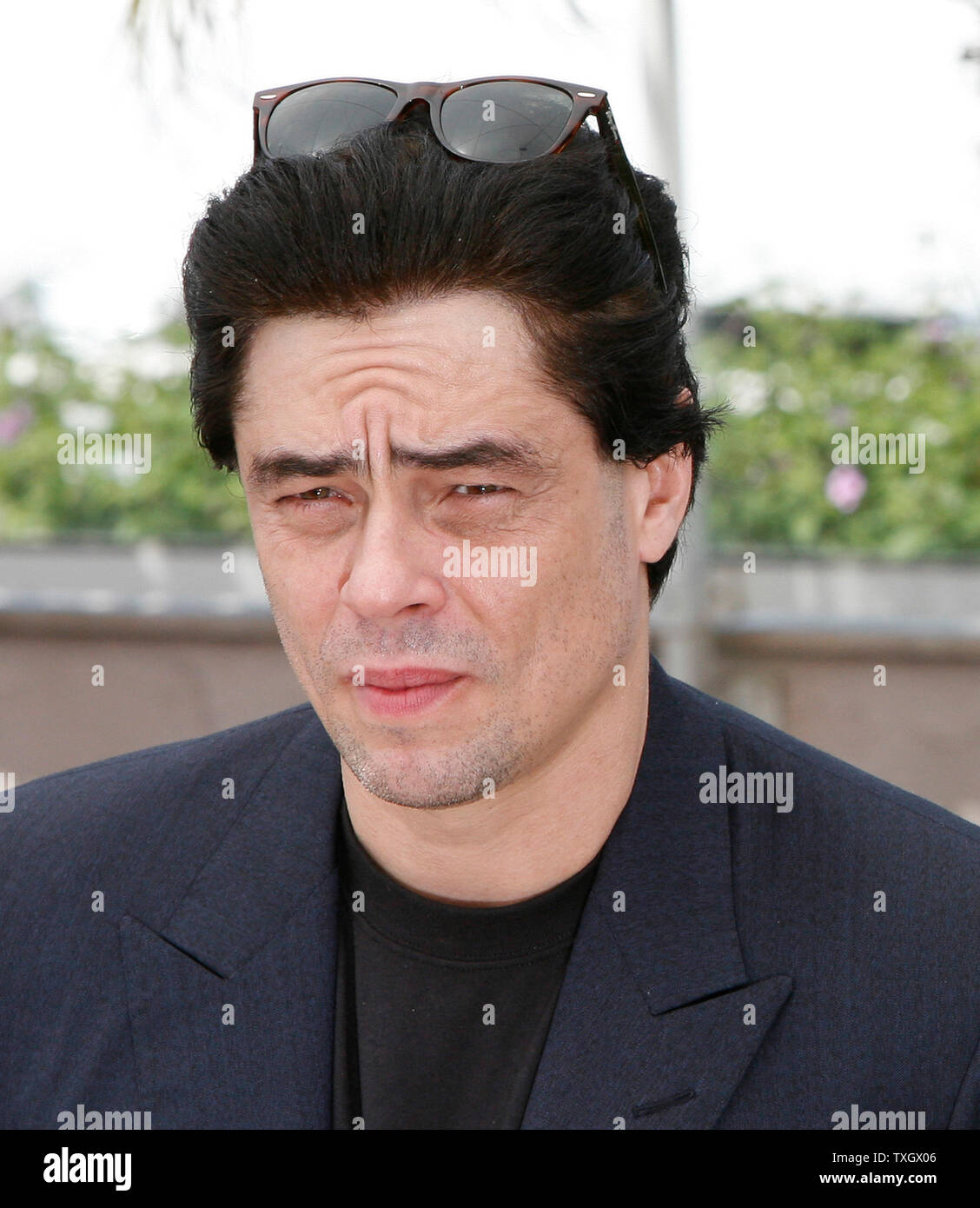 Actor Benicio del Toro arrives at a photocall for the film "Che" during ...