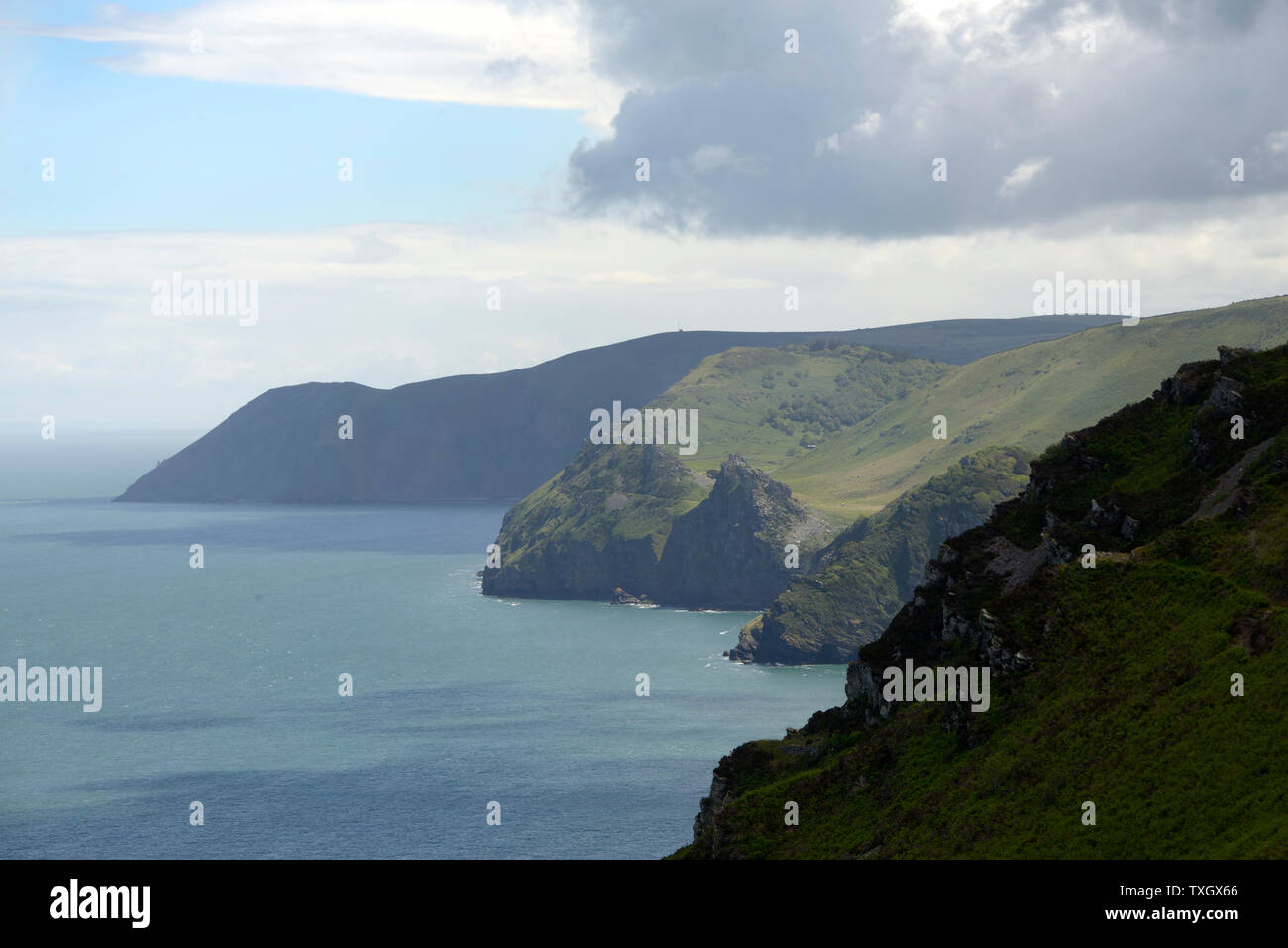 Along steep cliffs hi-res stock photography and images - Alamy