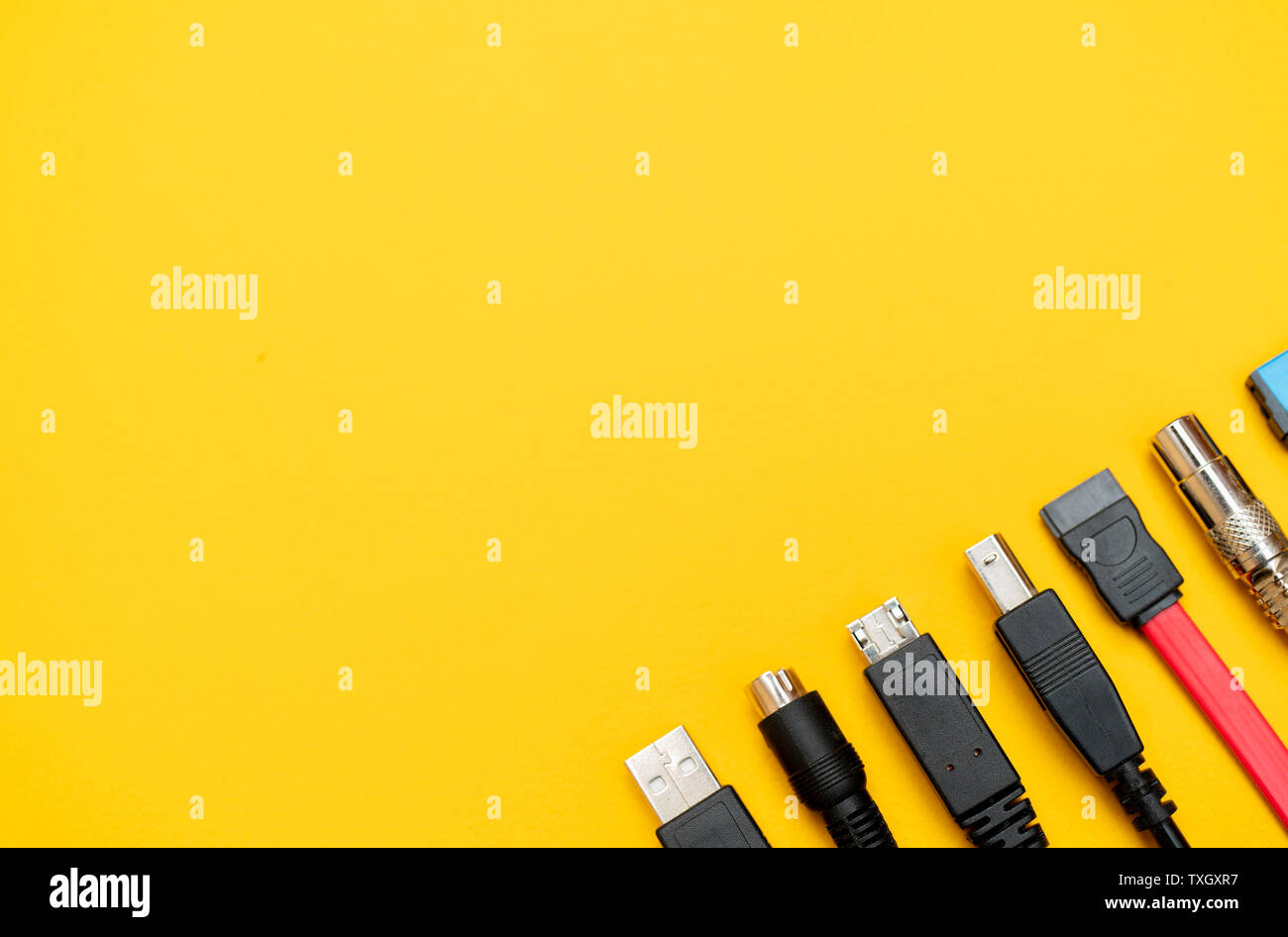 Connecting wires for the computer. Types of connectors Stock Photo - Alamy