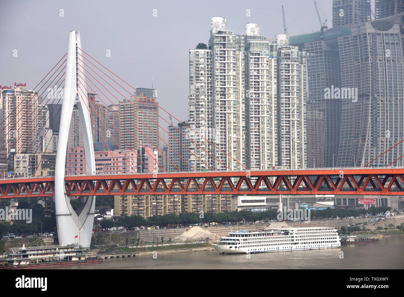 Photographed on the Dongshui Gate Bridge in Chongqing in October 2018 ...