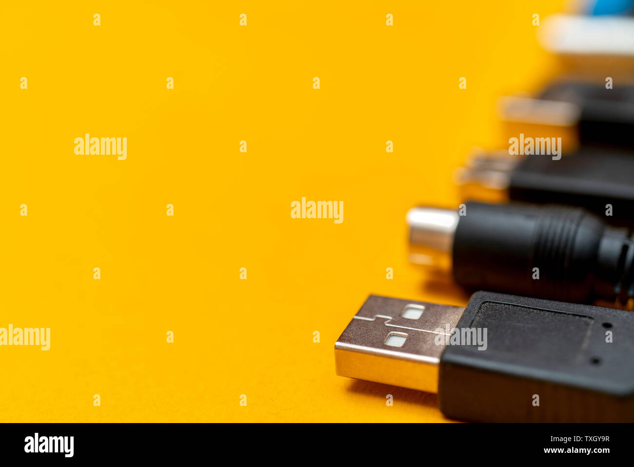 Connecting wires for the computer. Types of connectors Stock Photo - Alamy