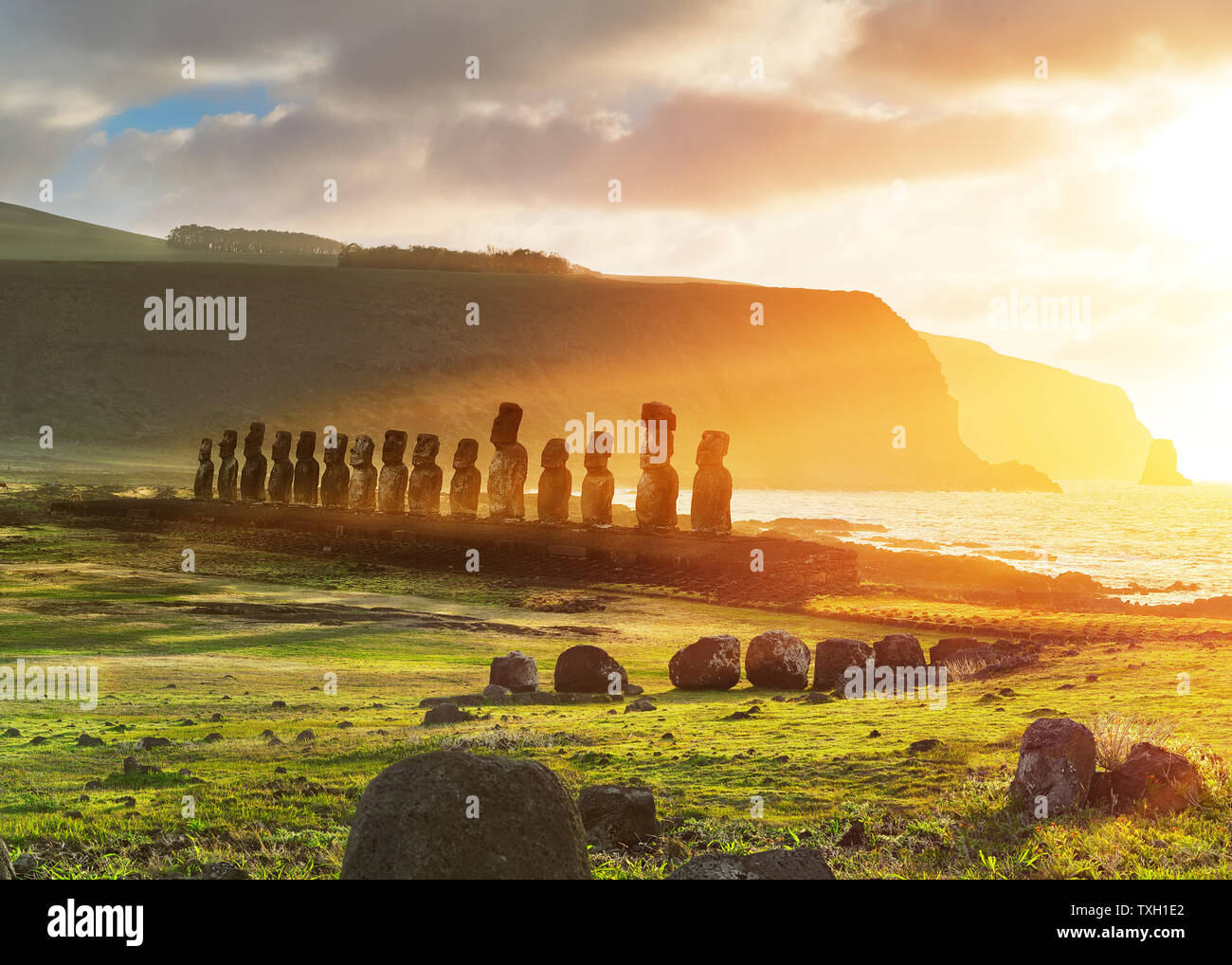 Statues easter island hi-res stock photography and images - Alamy