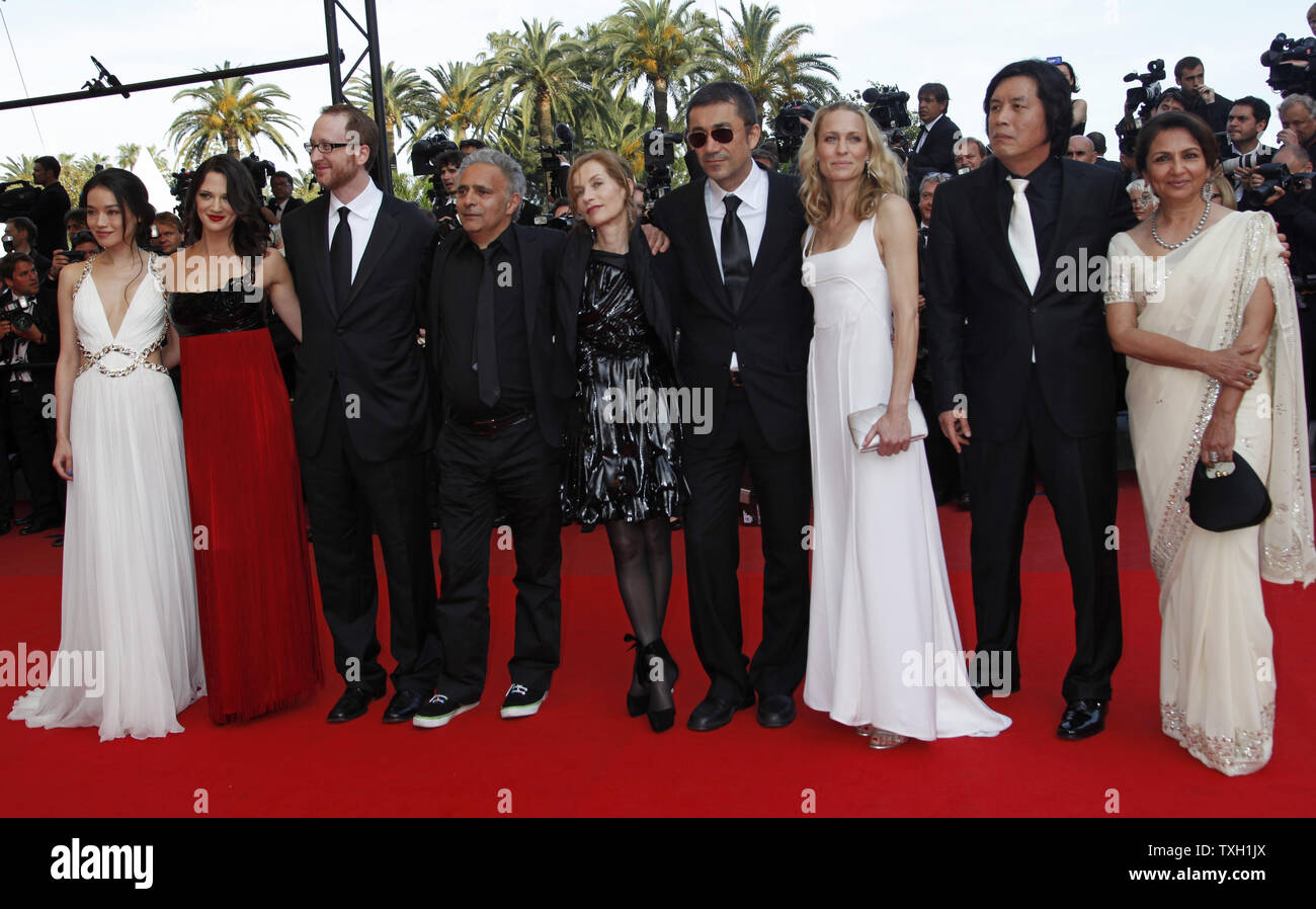 Members of the jury, including Shu Qi, Asia Argento, James Gray ...