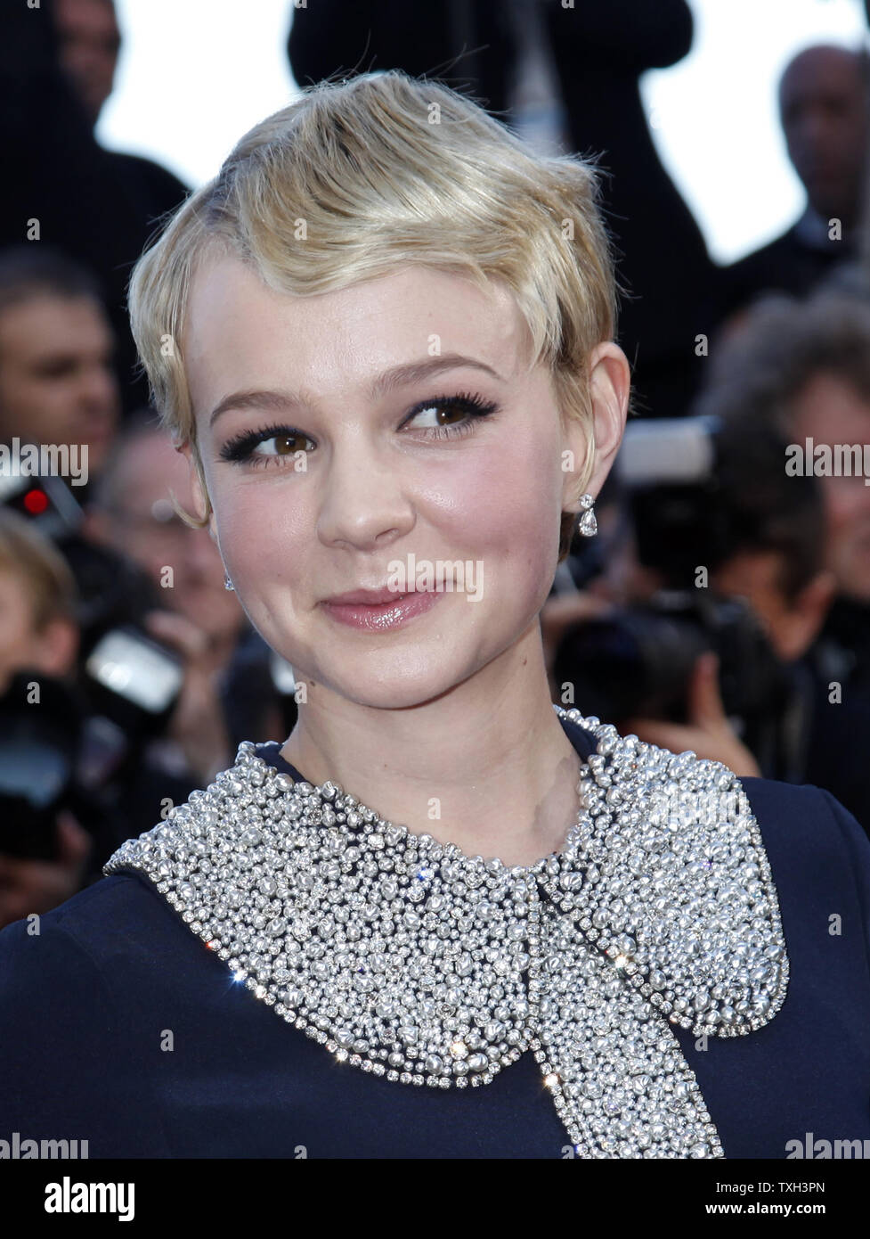 Carey Mulligan arrives on the red carpet before the screening of the ...