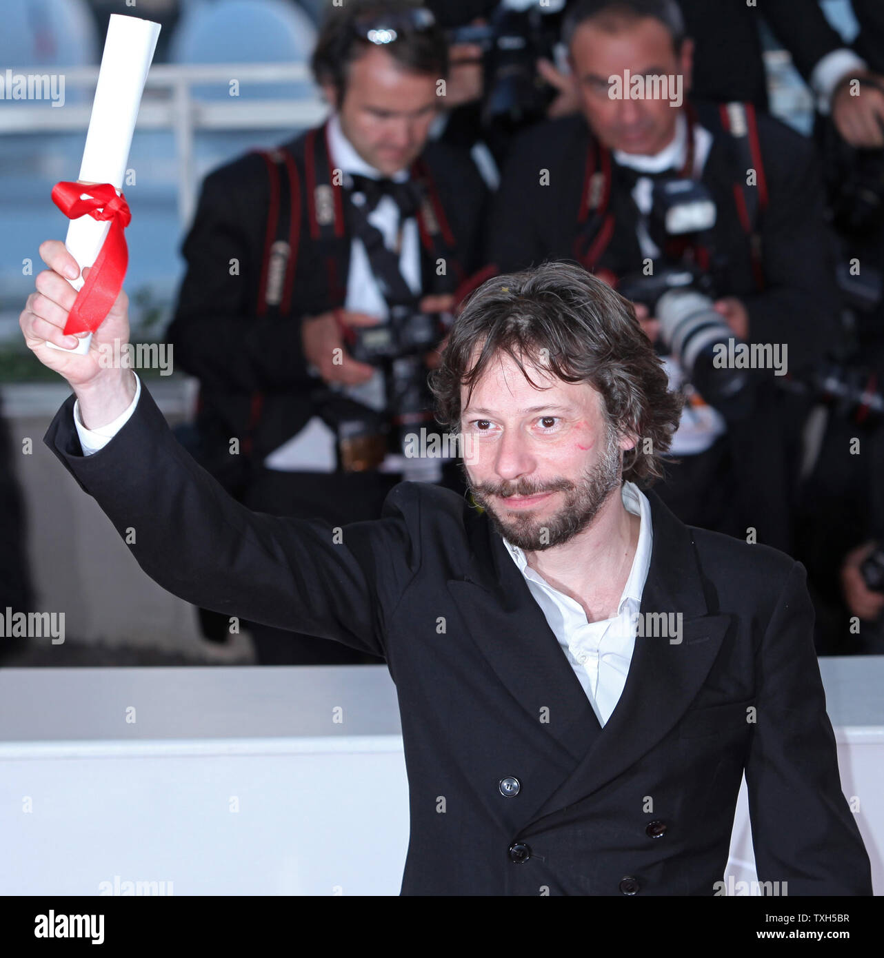 Mathieu Amalric arrives at the awards photocall after winning the Best ...