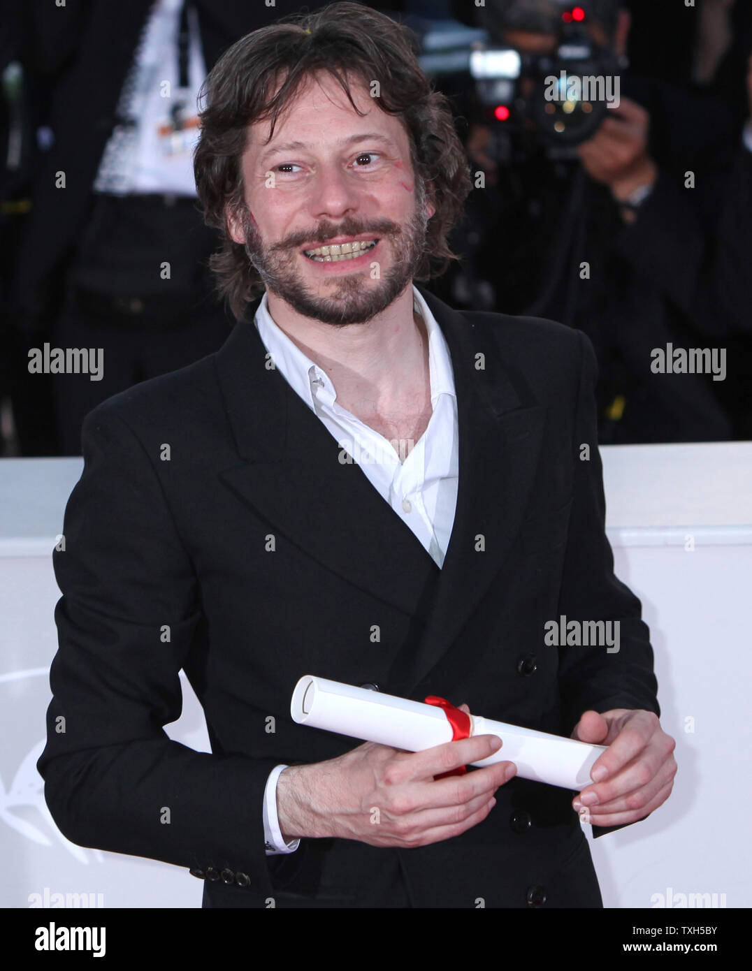 Mathieu Amalric arrives at the awards photocall after winning the Best ...