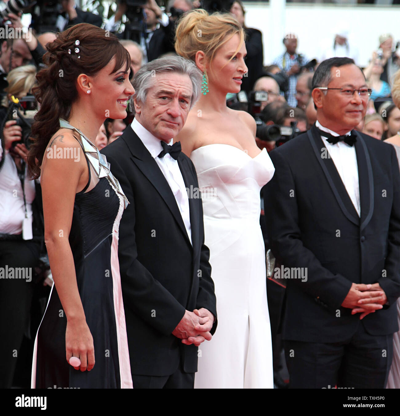 (From L to R) Jury members Martina Gusman, Robert De Niro, Uma Thurman ...