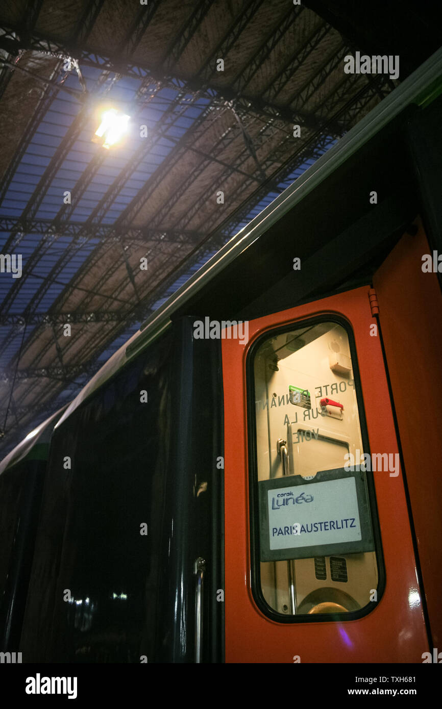 Overnight train france hi-res stock photography and images - Alamy