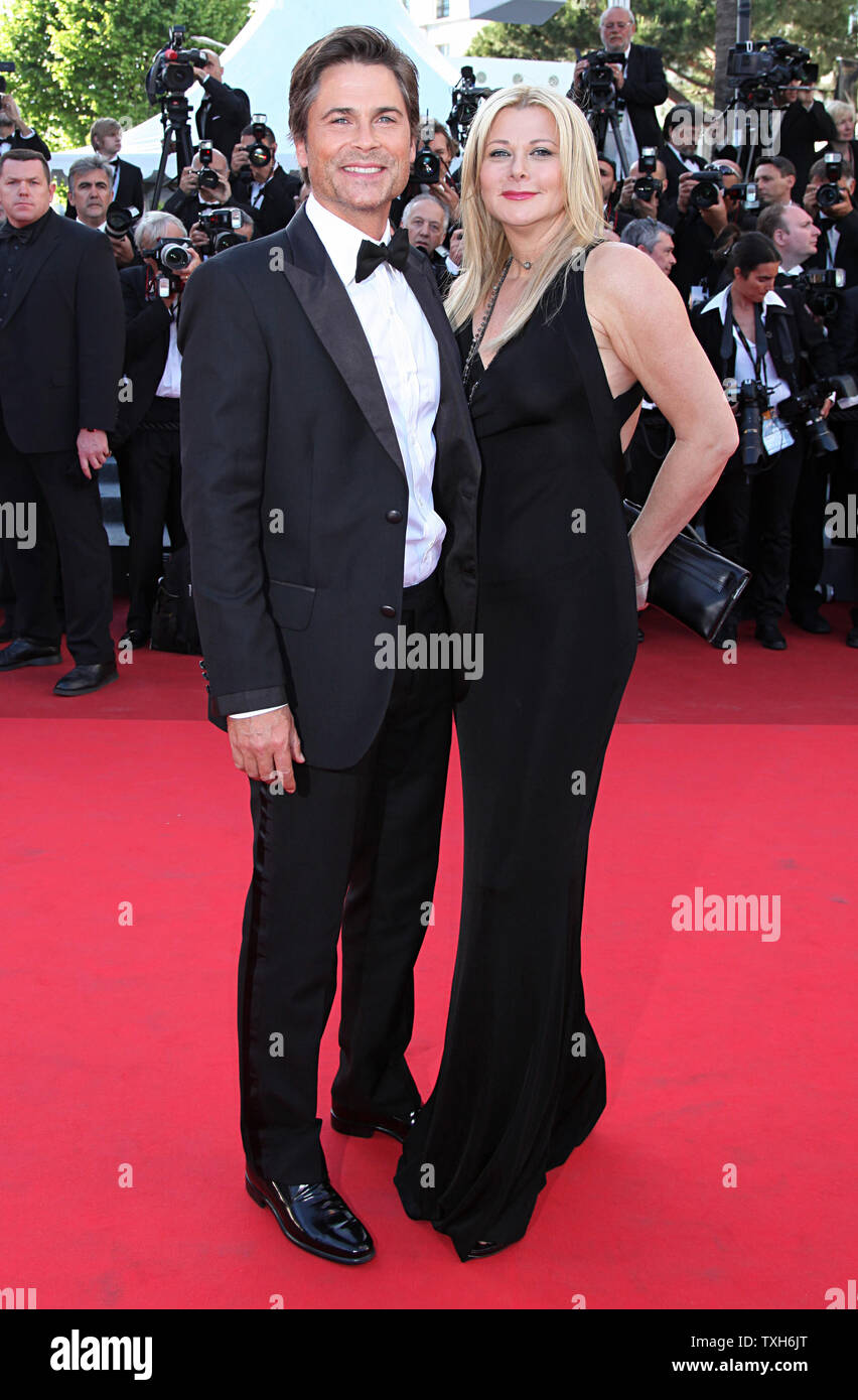 Rob Lowe and his wife Sheryl Berkoff arrive on the red carpet before ...