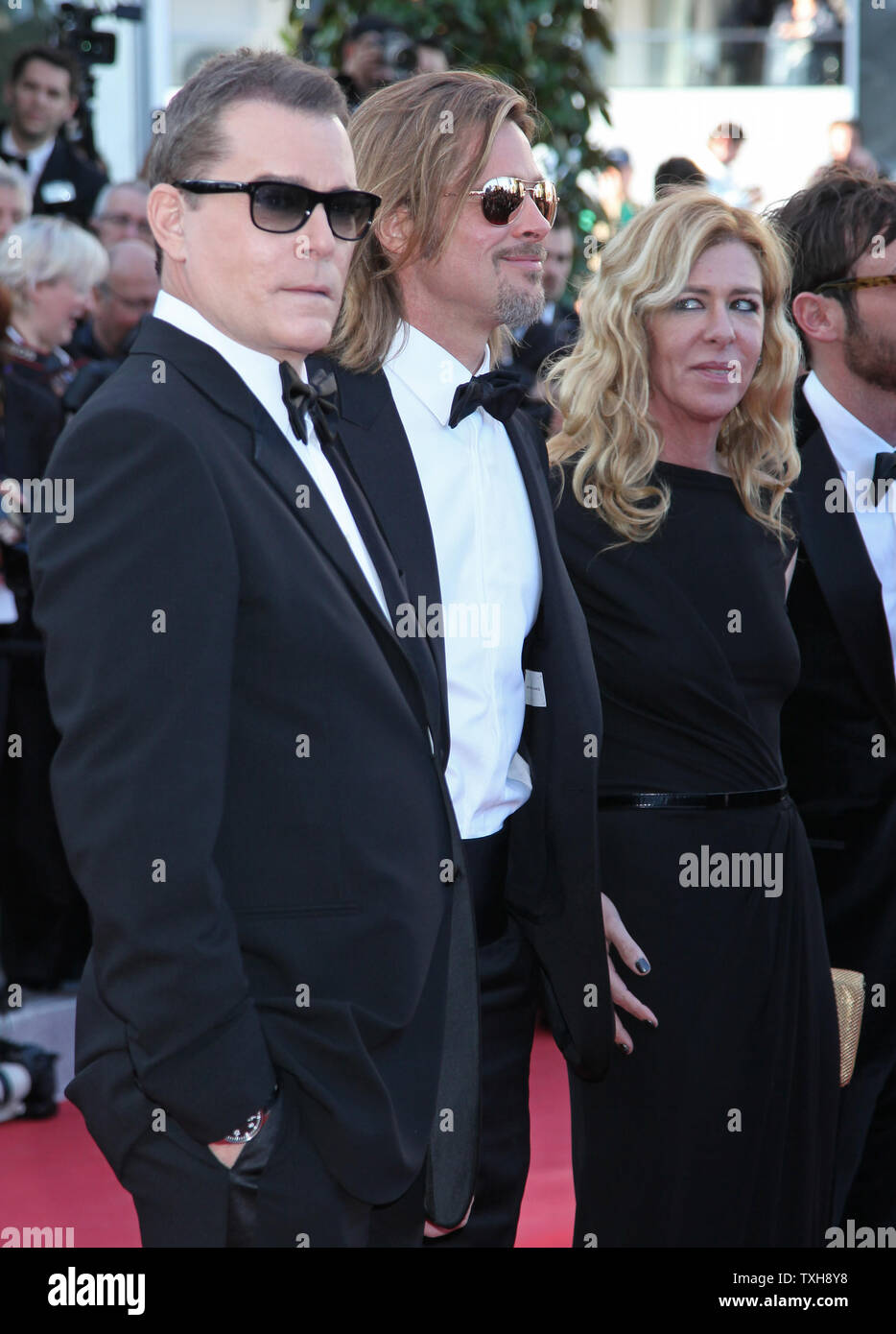 Ray Liotta (L), Brad Pitt (C) and Dede Gardner arrive on the red carpet ...