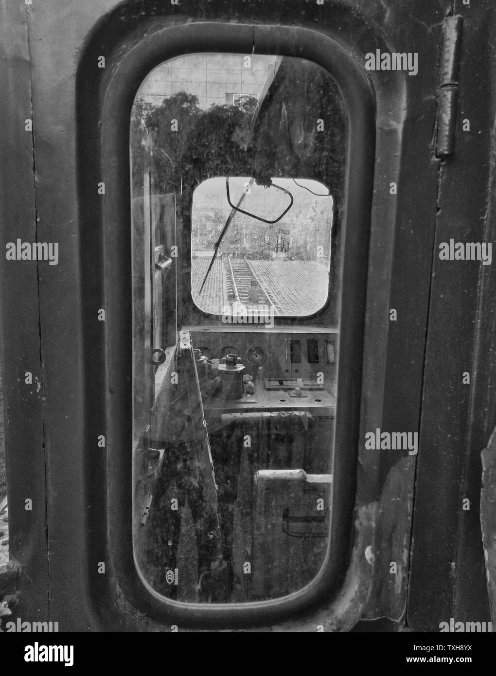 Old people train windows hi-res stock photography and images - Alamy