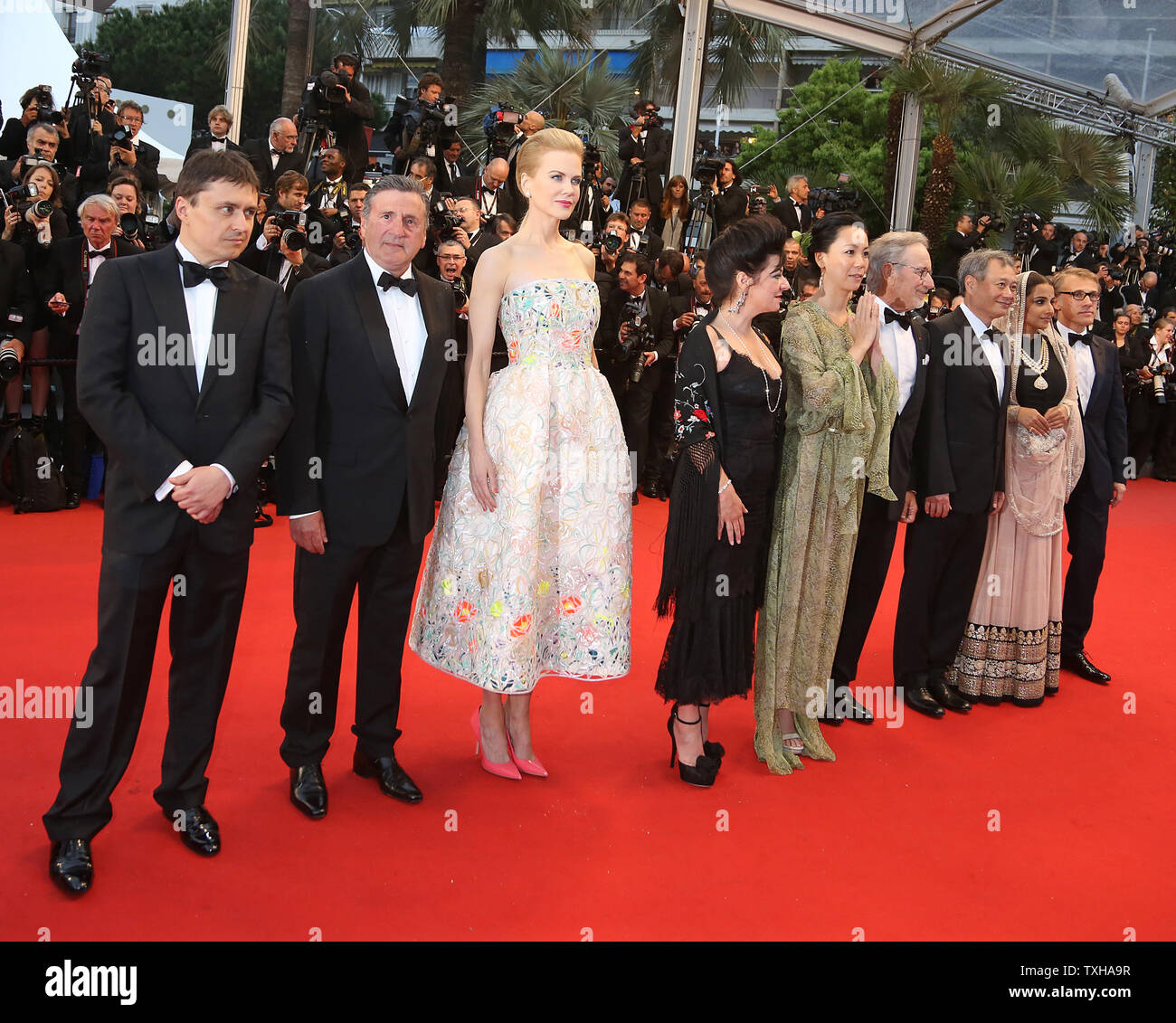 (From L to R) Jury members Cristian Mungiu, Daniel Auteuil, Nicole ...