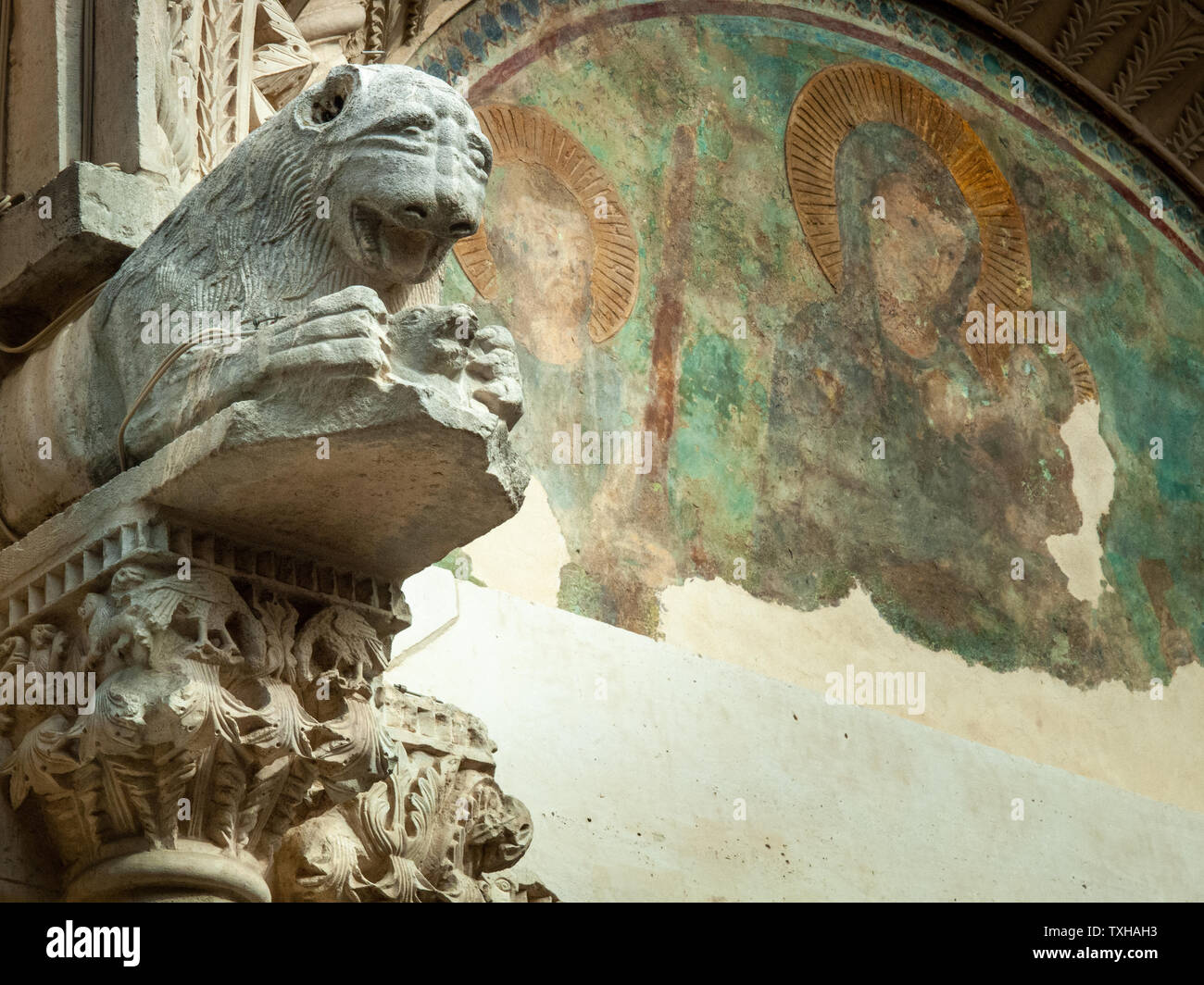 Santa maria assunta statue hi-res stock photography and images - Alamy