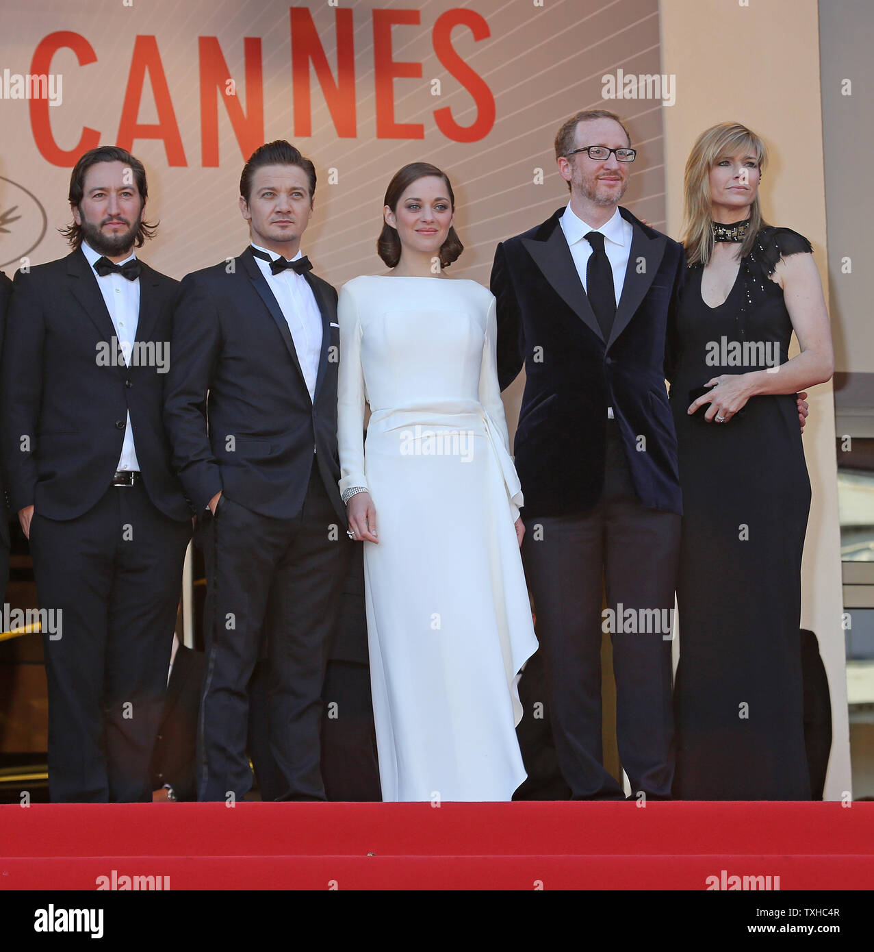 (From L to R) Greg Shapiro, Jeremy Renner, Marion Cotillard, James Gray ...