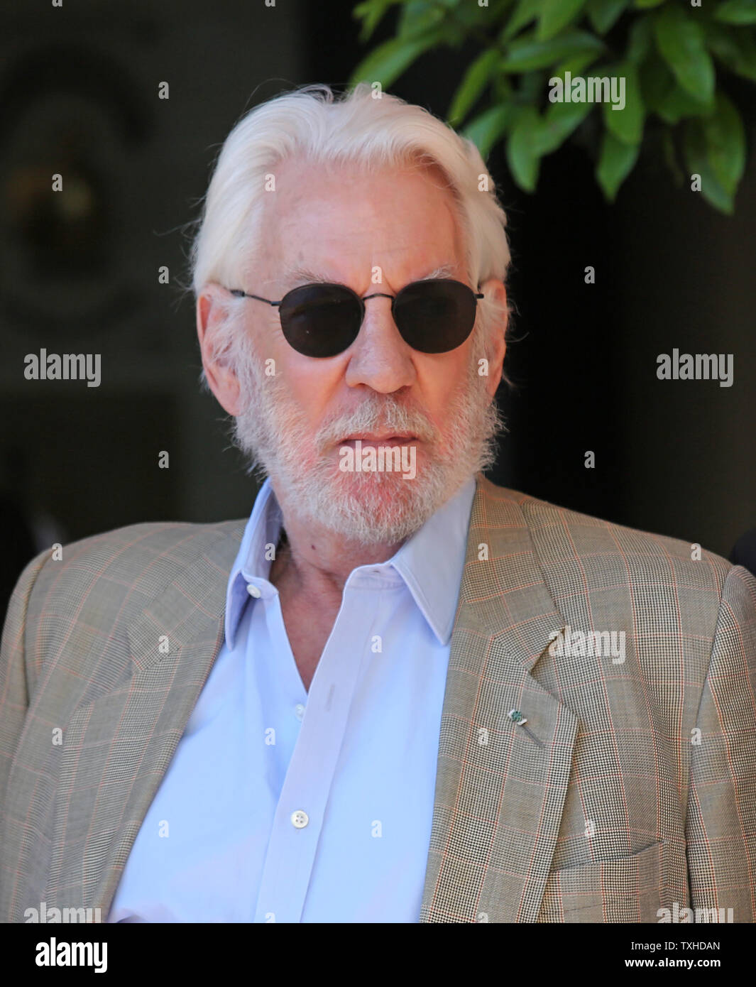 Donald Sutherland arrives at a photo call for the film "The Hunger ...
