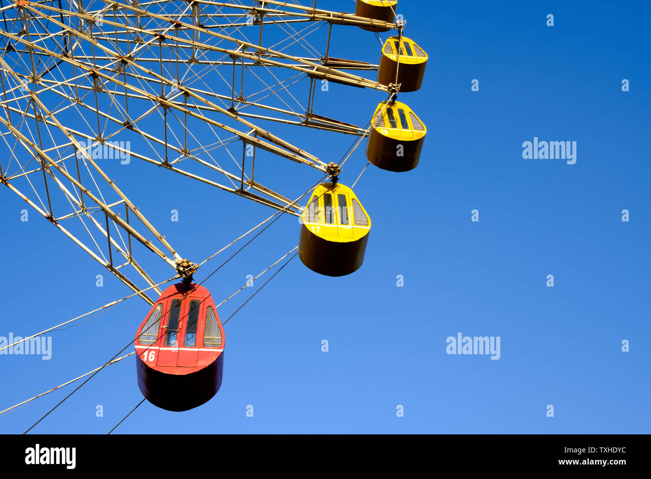 Partial Ferris wheel Stock Photo - Alamy