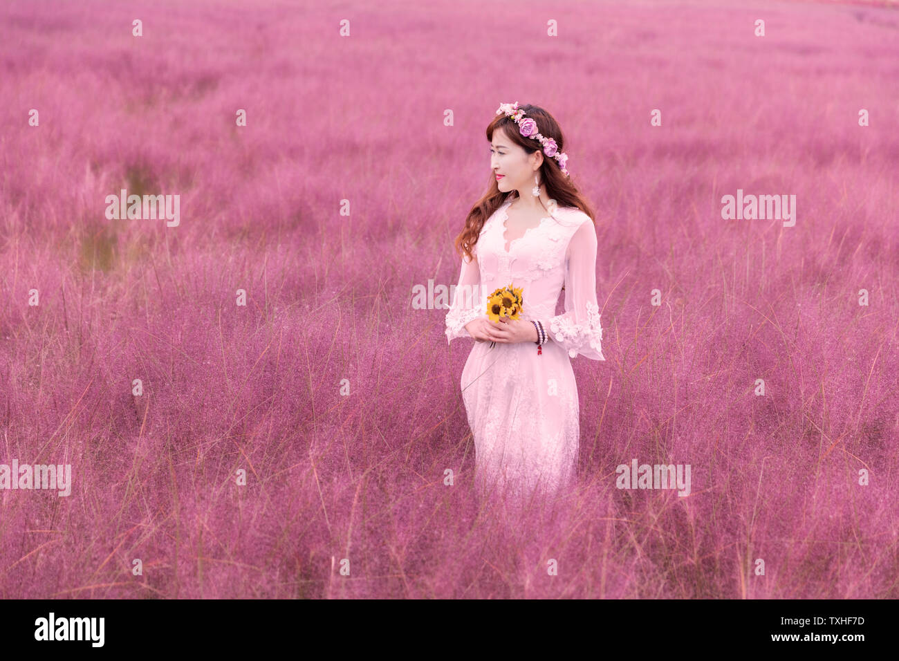 Fandei beautiful woman Stock Photo - Alamy