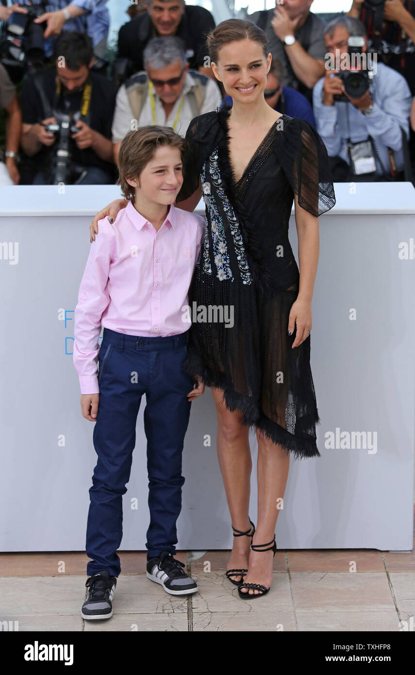 Amir Tessler (L) and Natalie Portman arrive at a photocall for the film ...