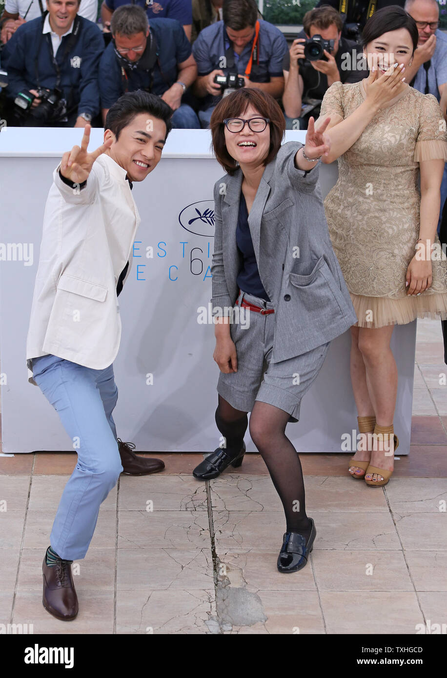 Young-Min Kim, Su-Won Shin and So-Hyun Kwon arrive at a photocall for ...