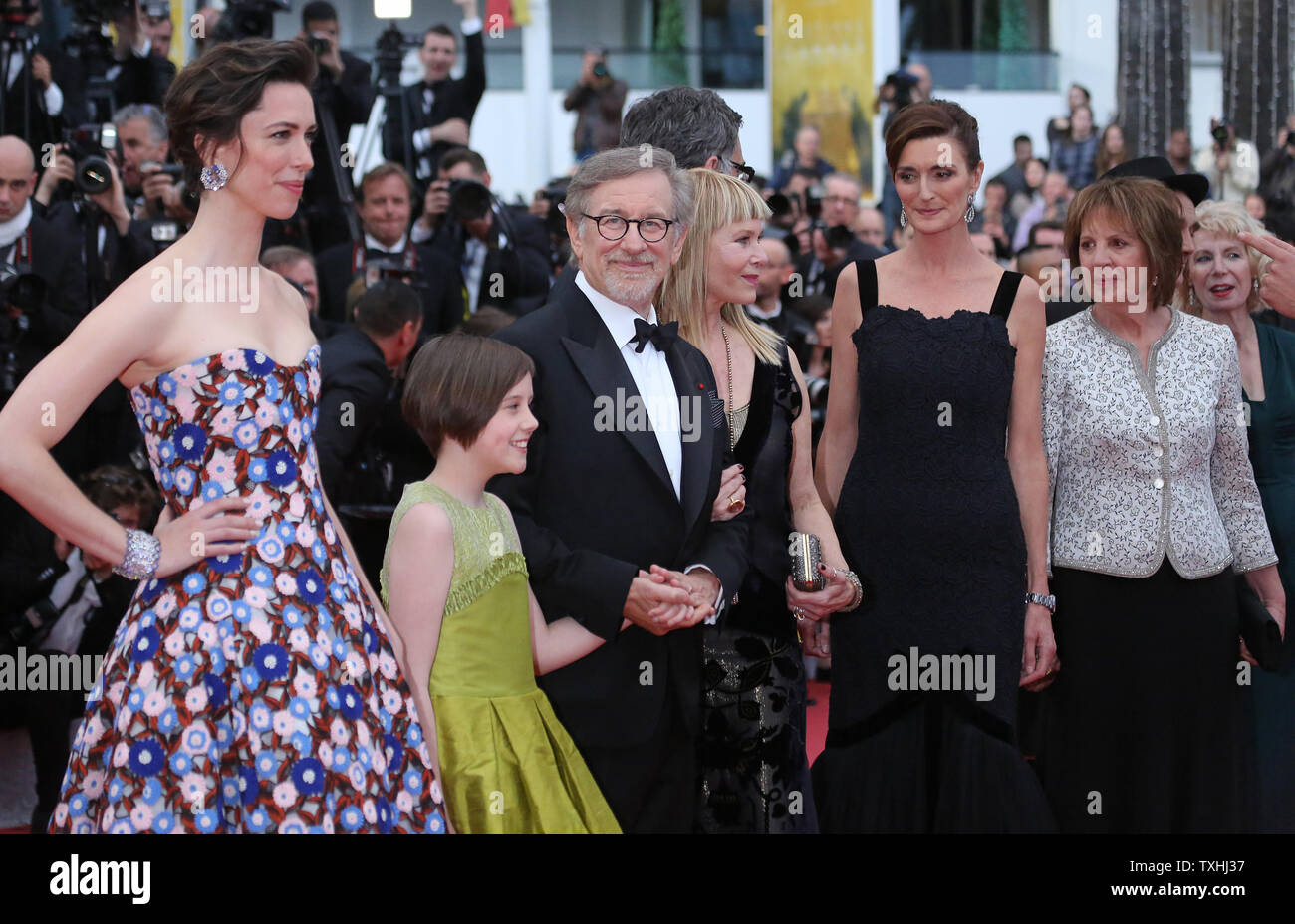 (From L to R) Rebecca Hall, Ruby Barnhill, Steven Spielberg, Kate ...