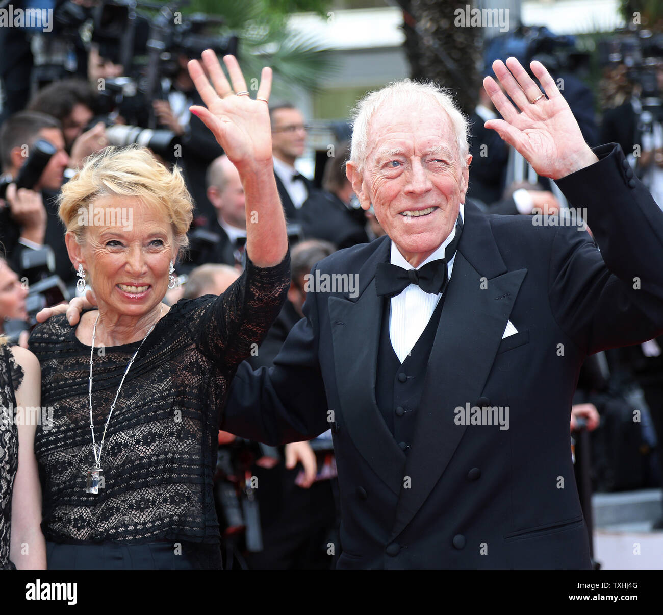 Max Von Sydow and wife Catherine Brelet arrive on the red carpet before ...