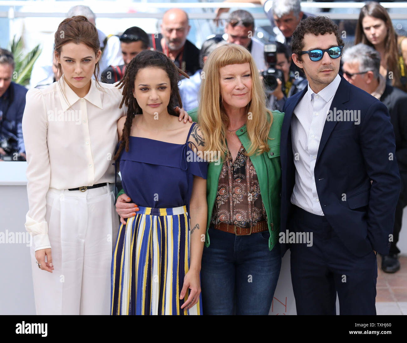 (From L to R) Riley Keough, Sasha Lane, Andrea Arnold and Shia LaBeouf ...