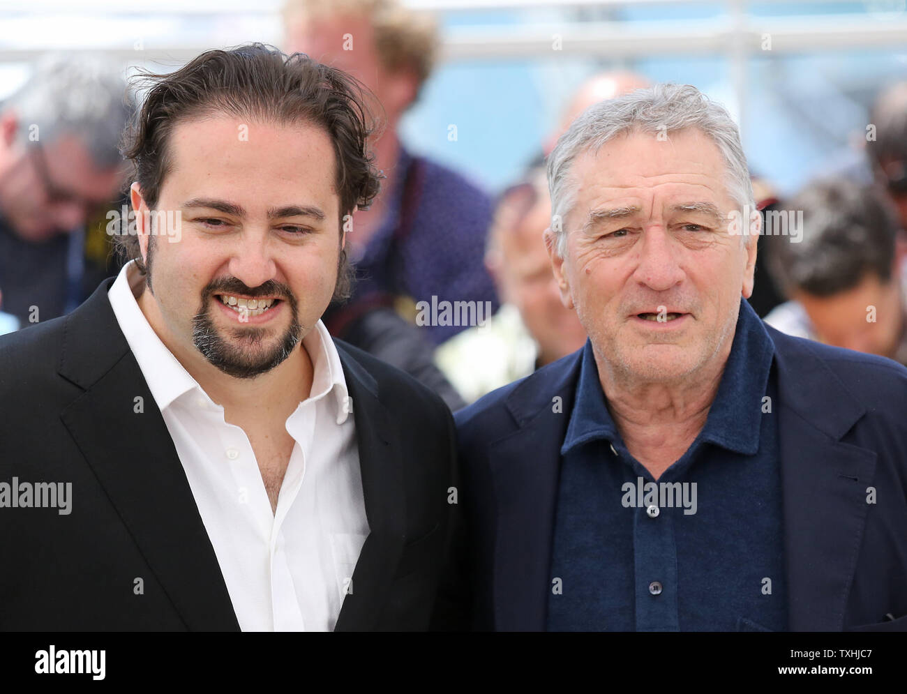 Jonathan Jakubowicz (L) and Robert De Niro arrive at a photocall for ...