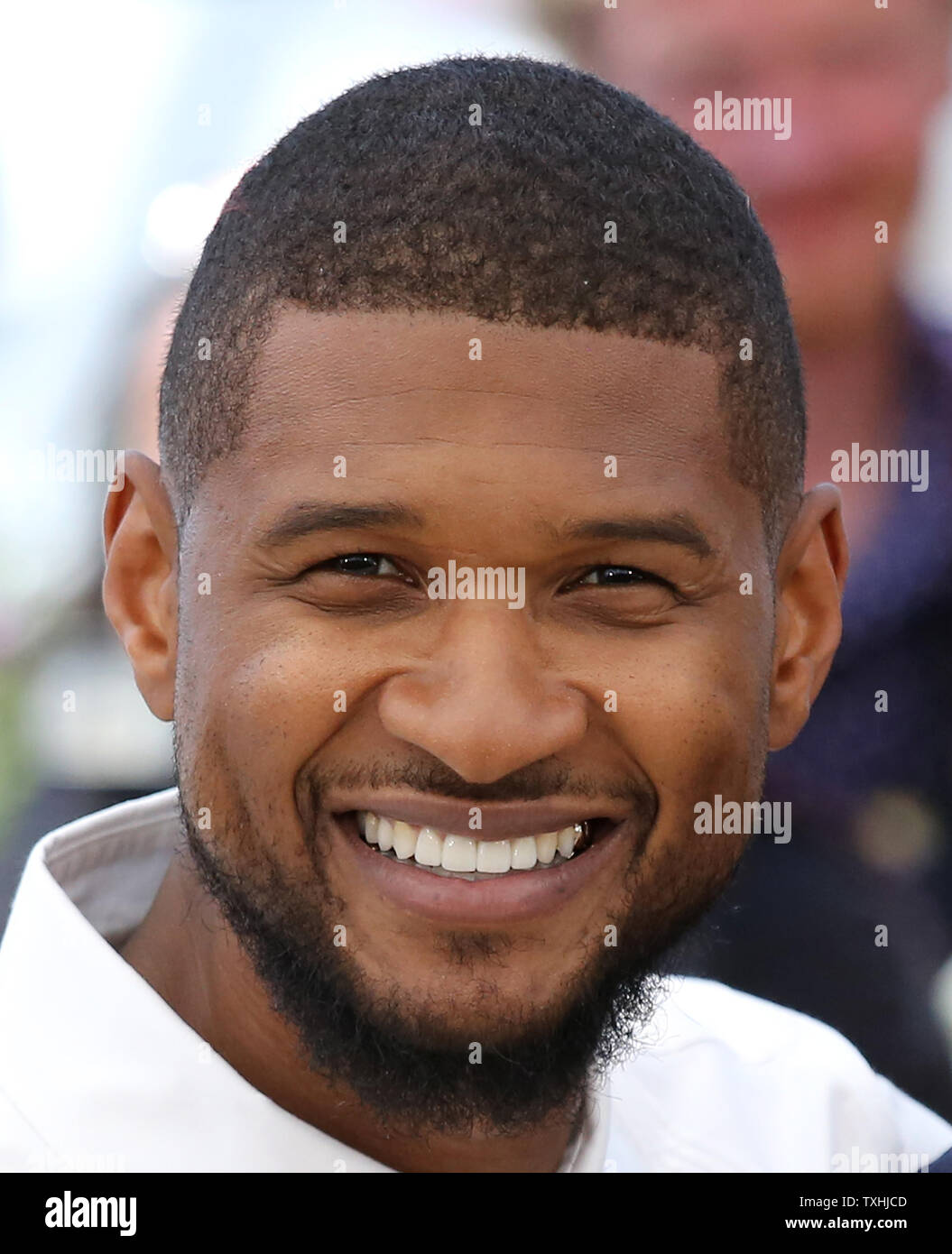 Usher arrives at a photocall for the film "Hands of Stone" during the ...