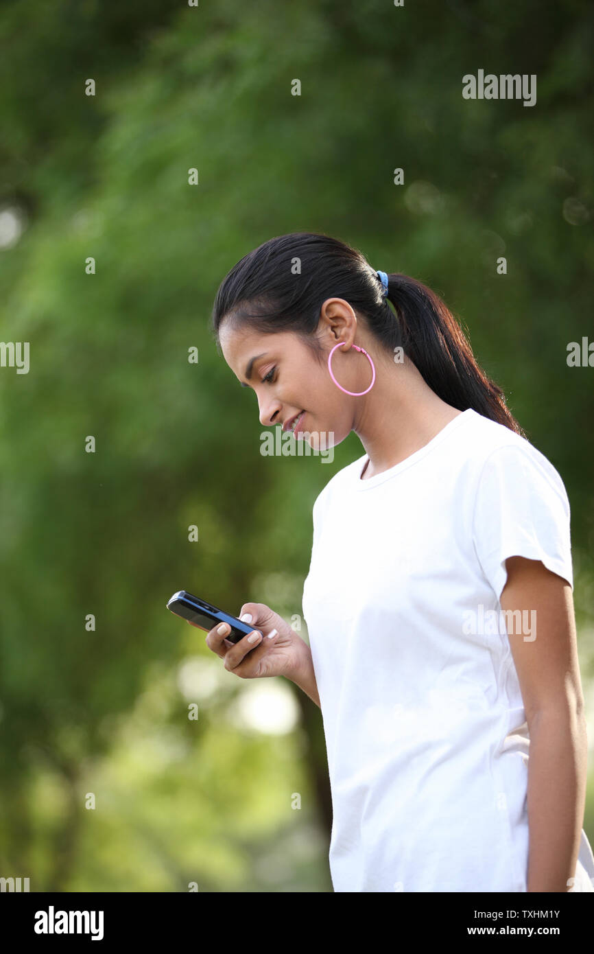 Teenage girl text messaging Stock Photo - Alamy