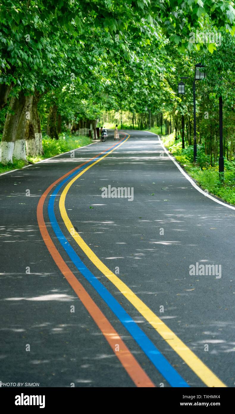 Road far away with walks hi-res stock photography and images - Alamy