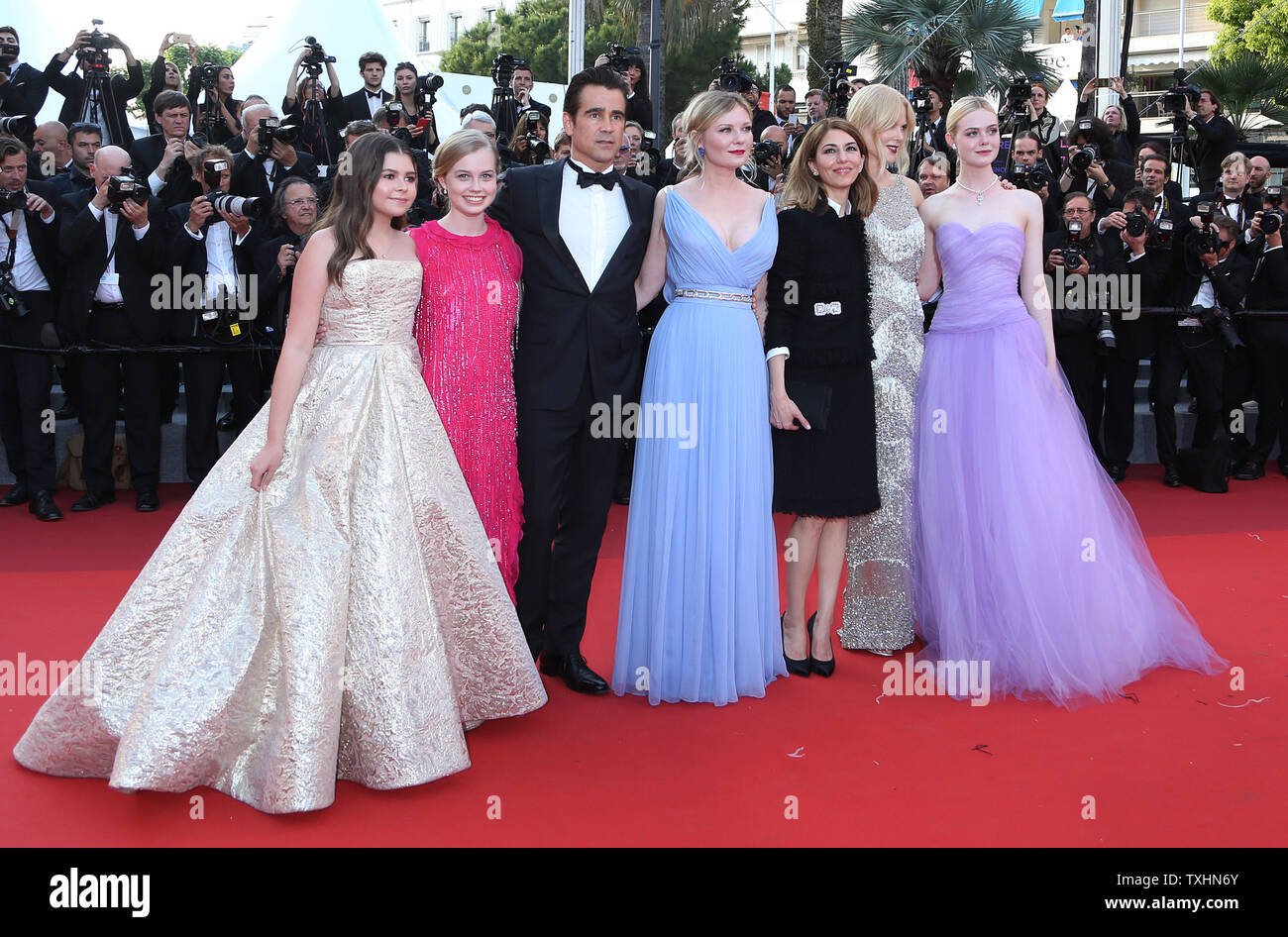 (From L to R) Addison Riecke, Angourie Rice, Colin Farrell, Kirsten ...