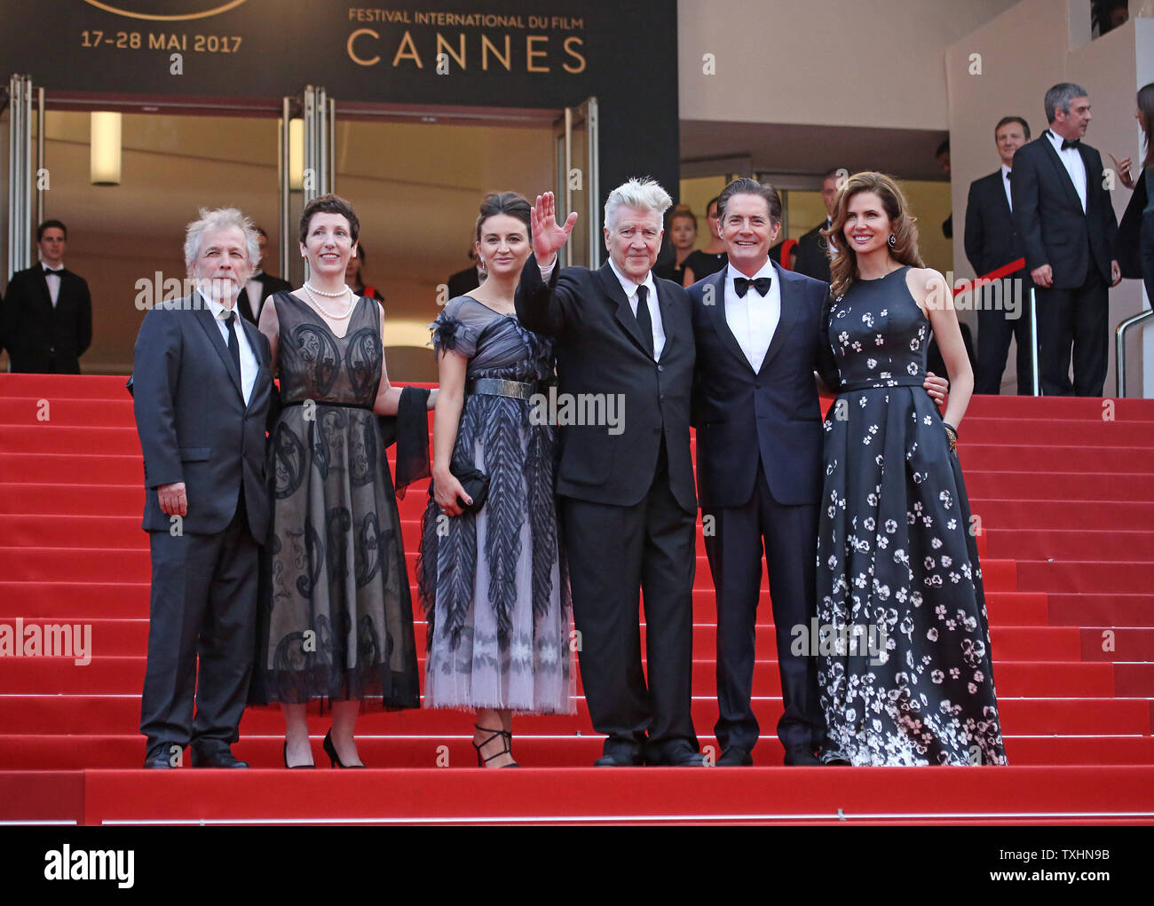 (From L to R) Guest, Sabrina Sutherland, Emily Stofle, David Lynch ...