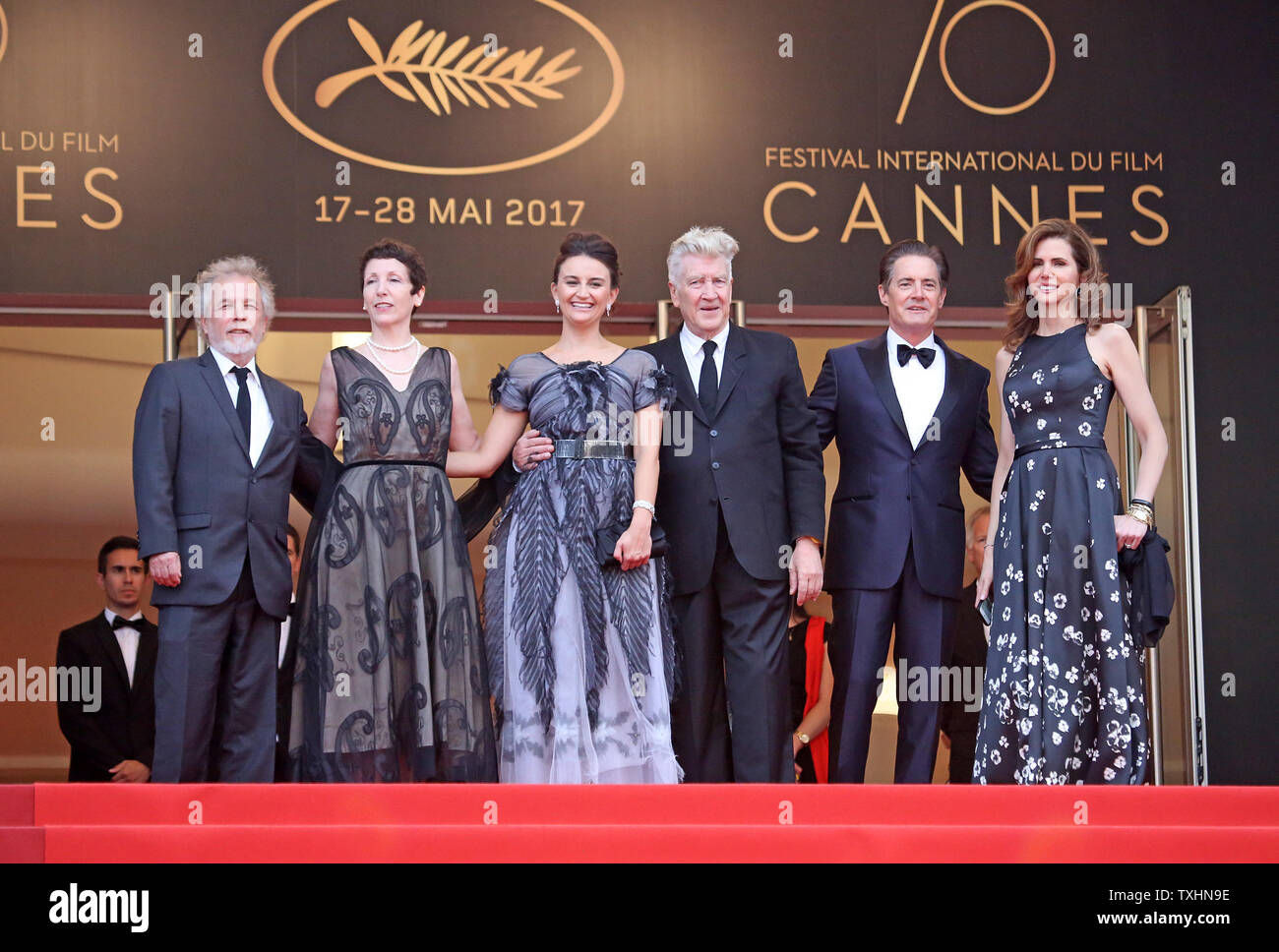 (From L to R) Guest, Sabrina Sutherland, Emily Stofle, David Lynch ...