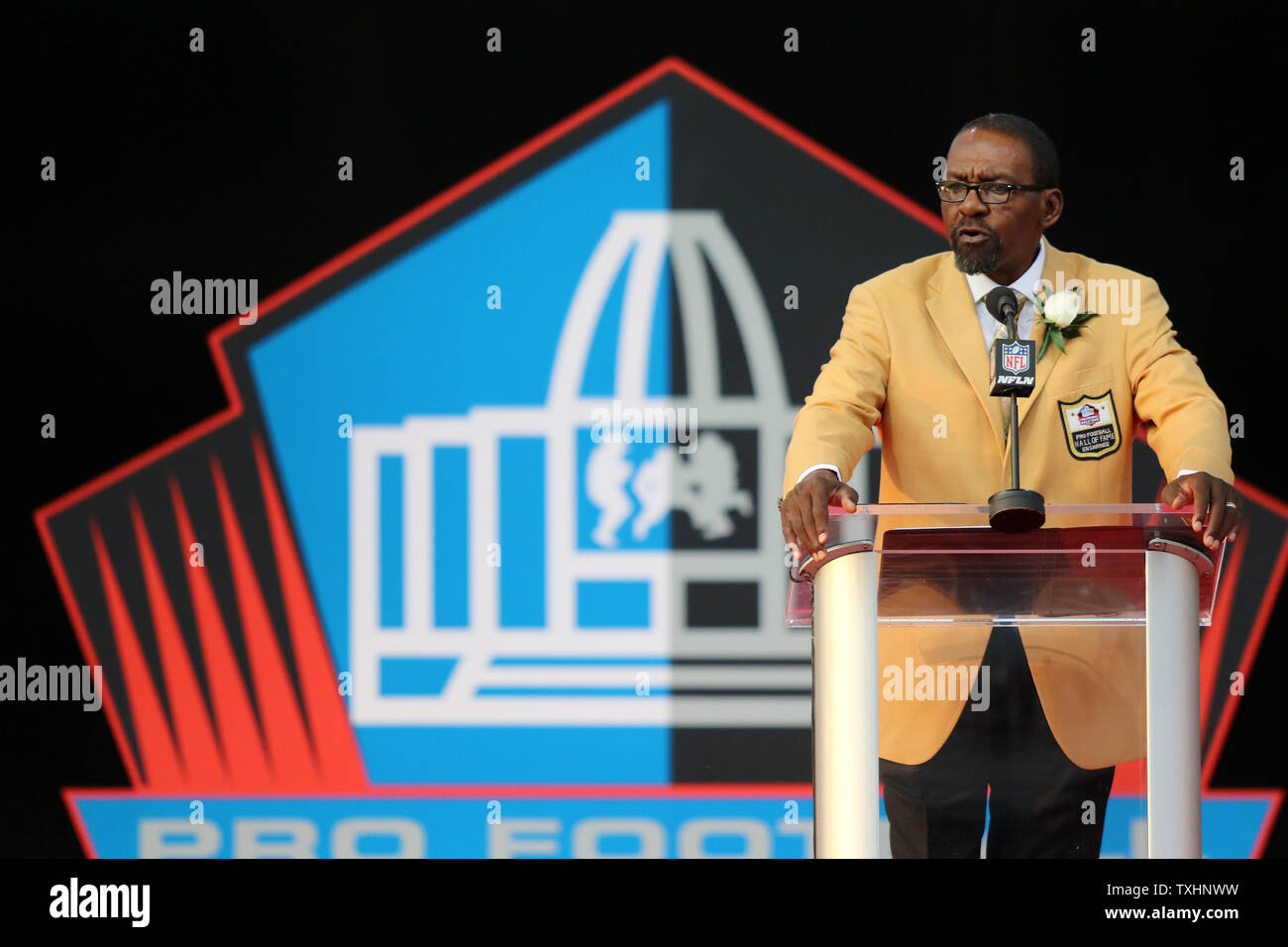 Kenny Easley speaks during his enshrinement into the Pro Football Hall ...