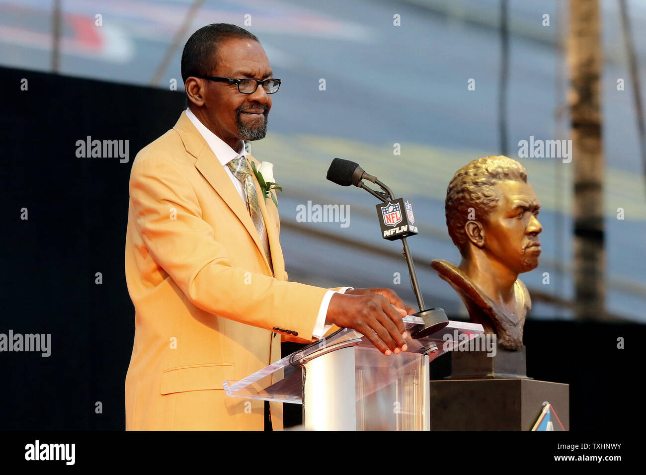 Kenny Easley speaks during his enshrinement into the Pro Football Hall ...