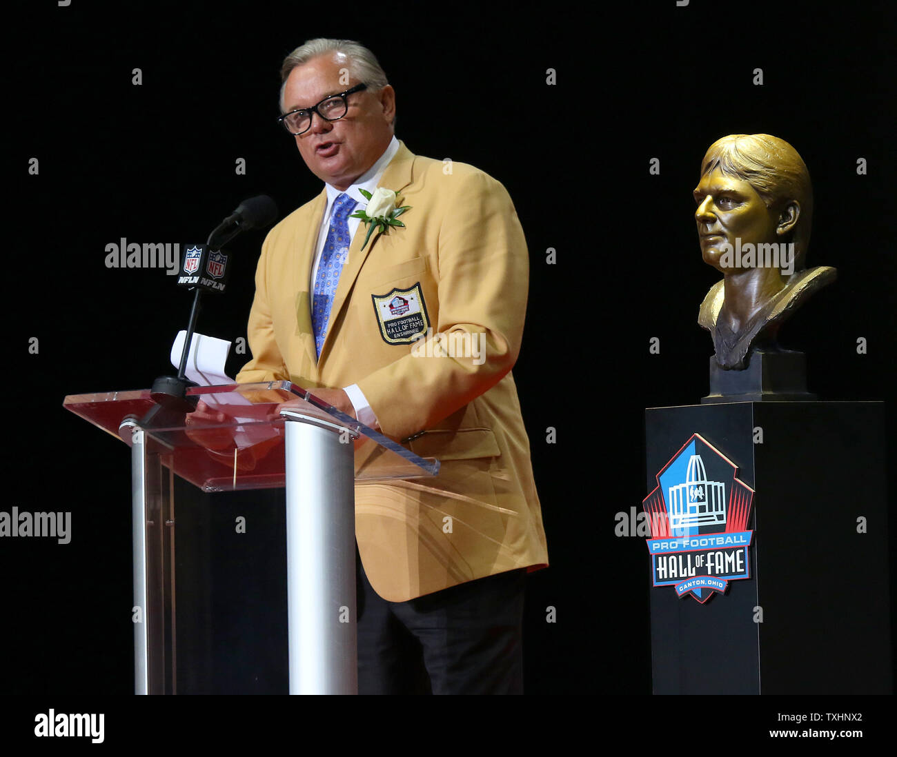 Morten Anderson speaks during his enshrinement into the Pro Football ...