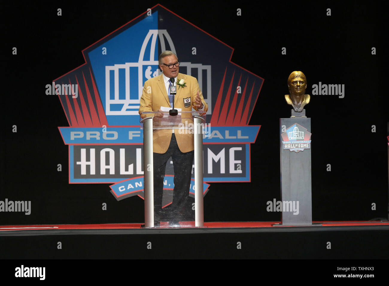 Morten Anderson speaks during his enshrinement into the Pro Football ...