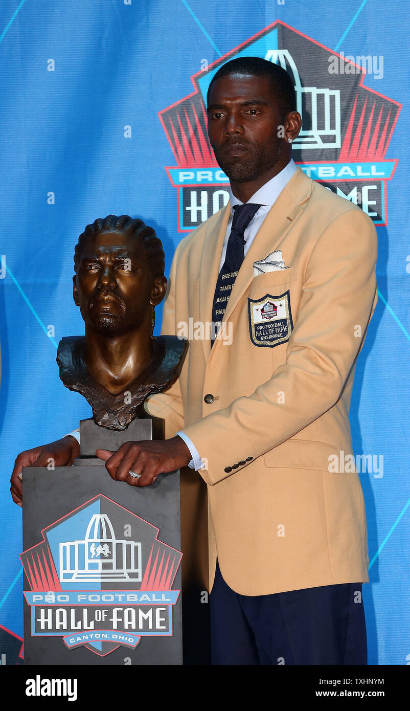 Randy Moss poses with his bust after his enshrinement into the Pro ...