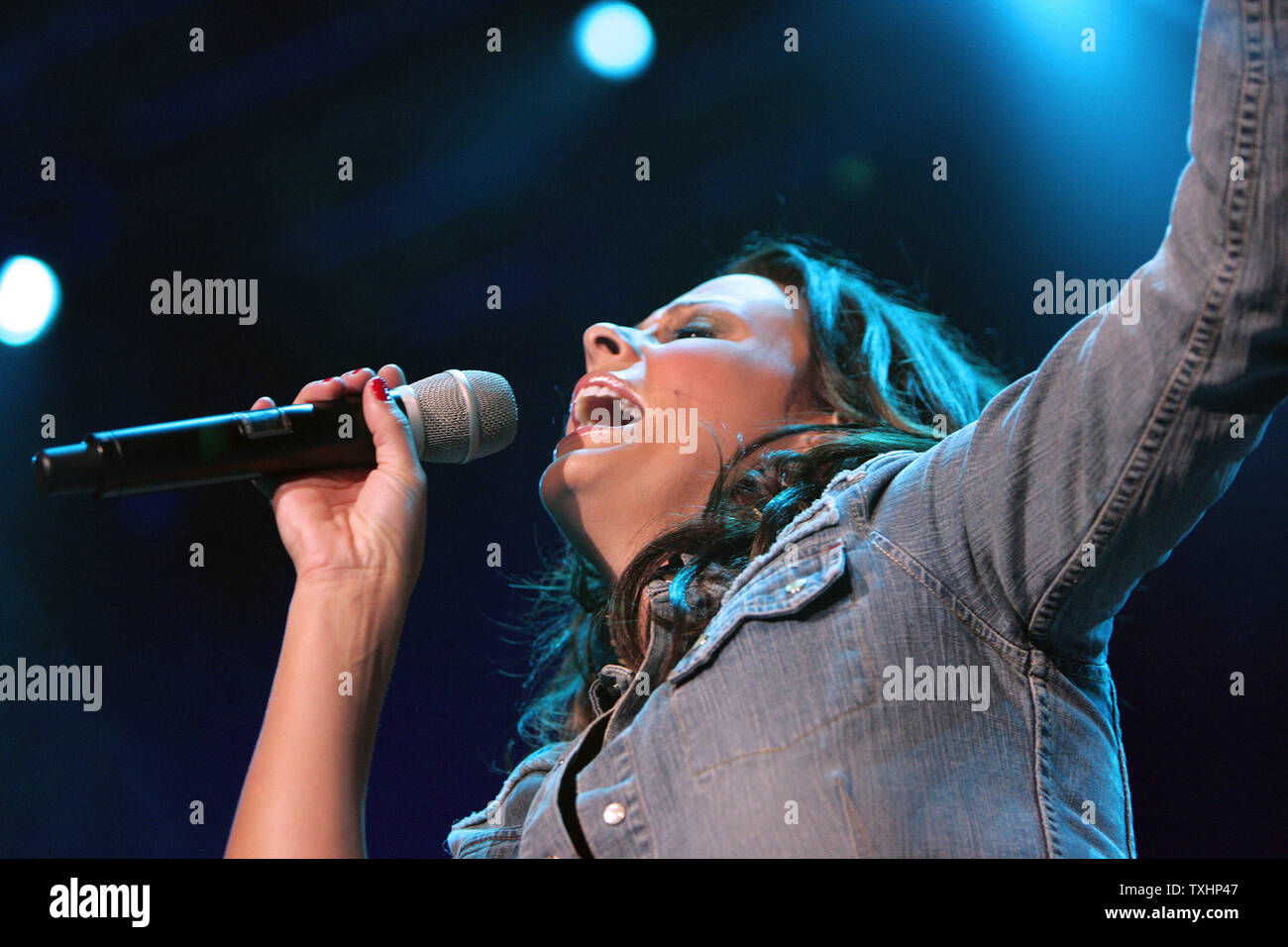 Sara Evans performs in concert at the Coors Amphitheatre in Chula Vista ...