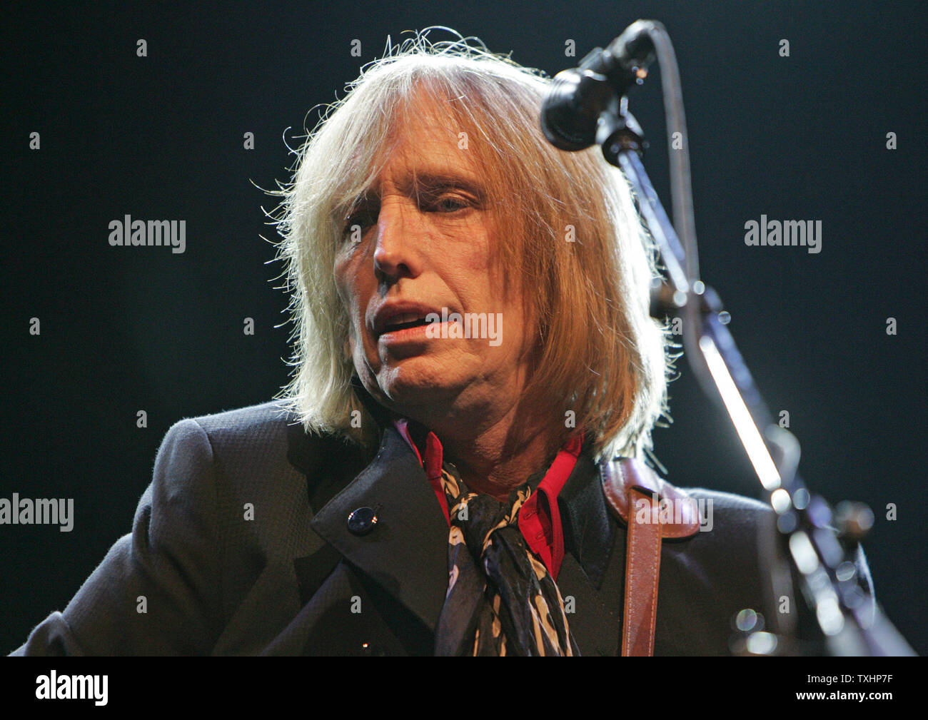 Tom Petty performs in concert at Coors Amphitheatre in Chula Vista ...