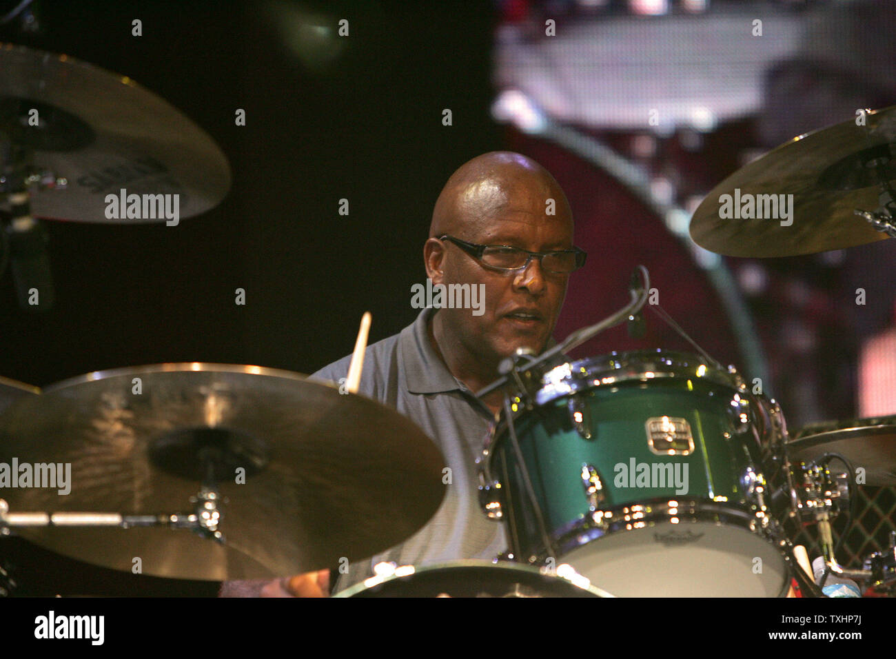 Steve Ferrone of Tom Petty and the Heartbreakers performs in concert at ...