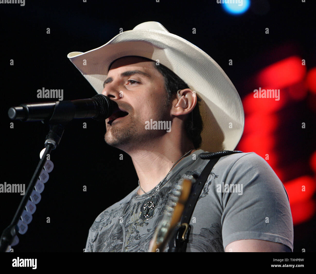 Brad Paisley performs in concert at Coors Amphitheatre in Chula Vista ...