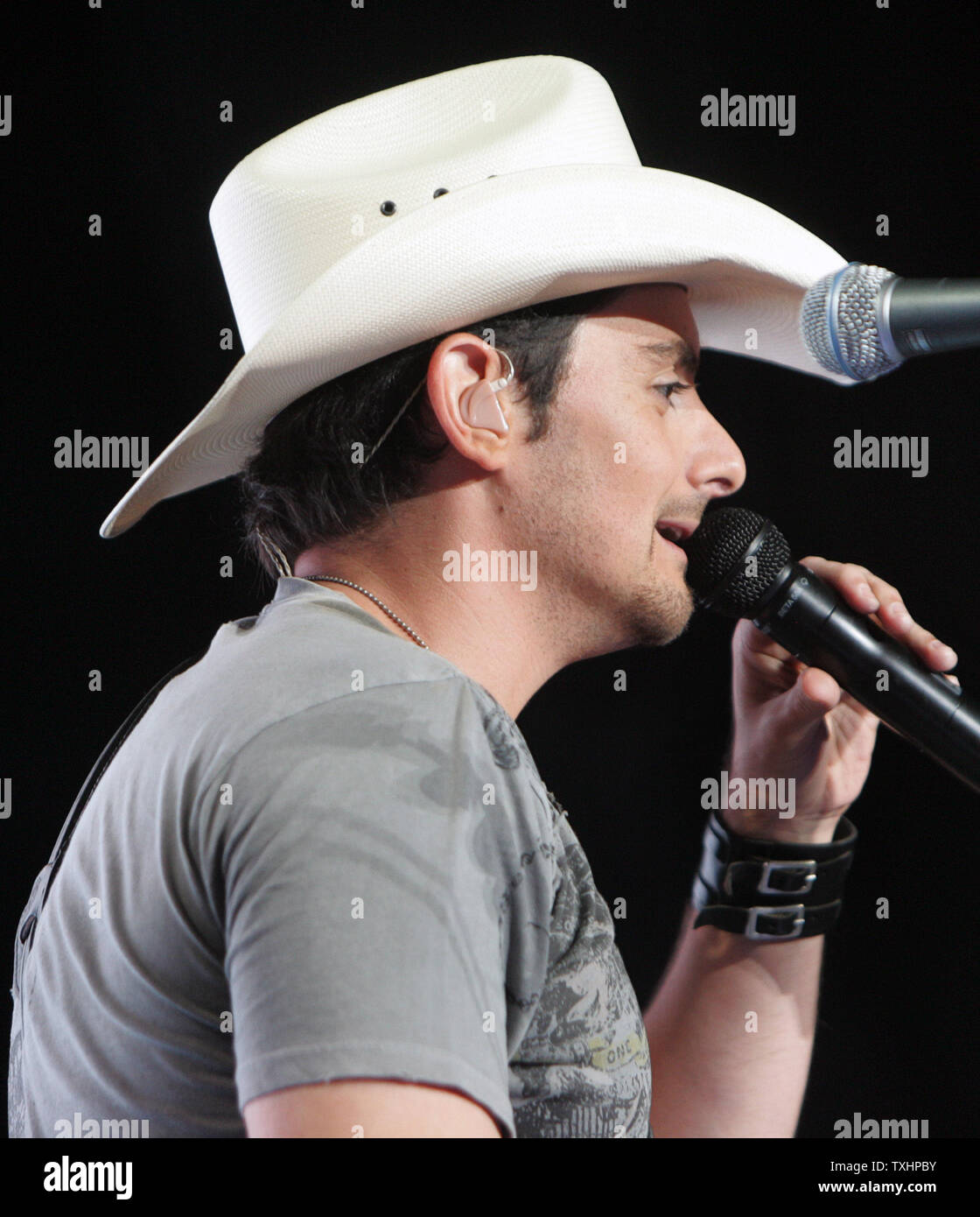 Brad Paisley performs in concert at Coors Amphitheatre in Chula Vista ...