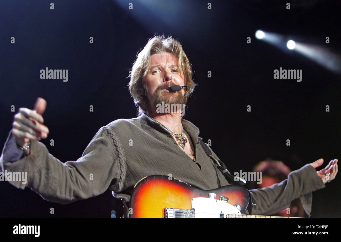 Ronnie Dunn of Brooks and Dunn performs in concert at Coors ...