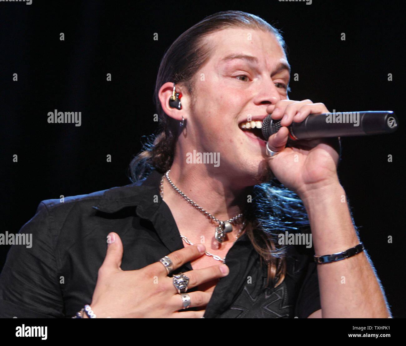 Jason michael carroll hi-res stock photography and images - Alamy