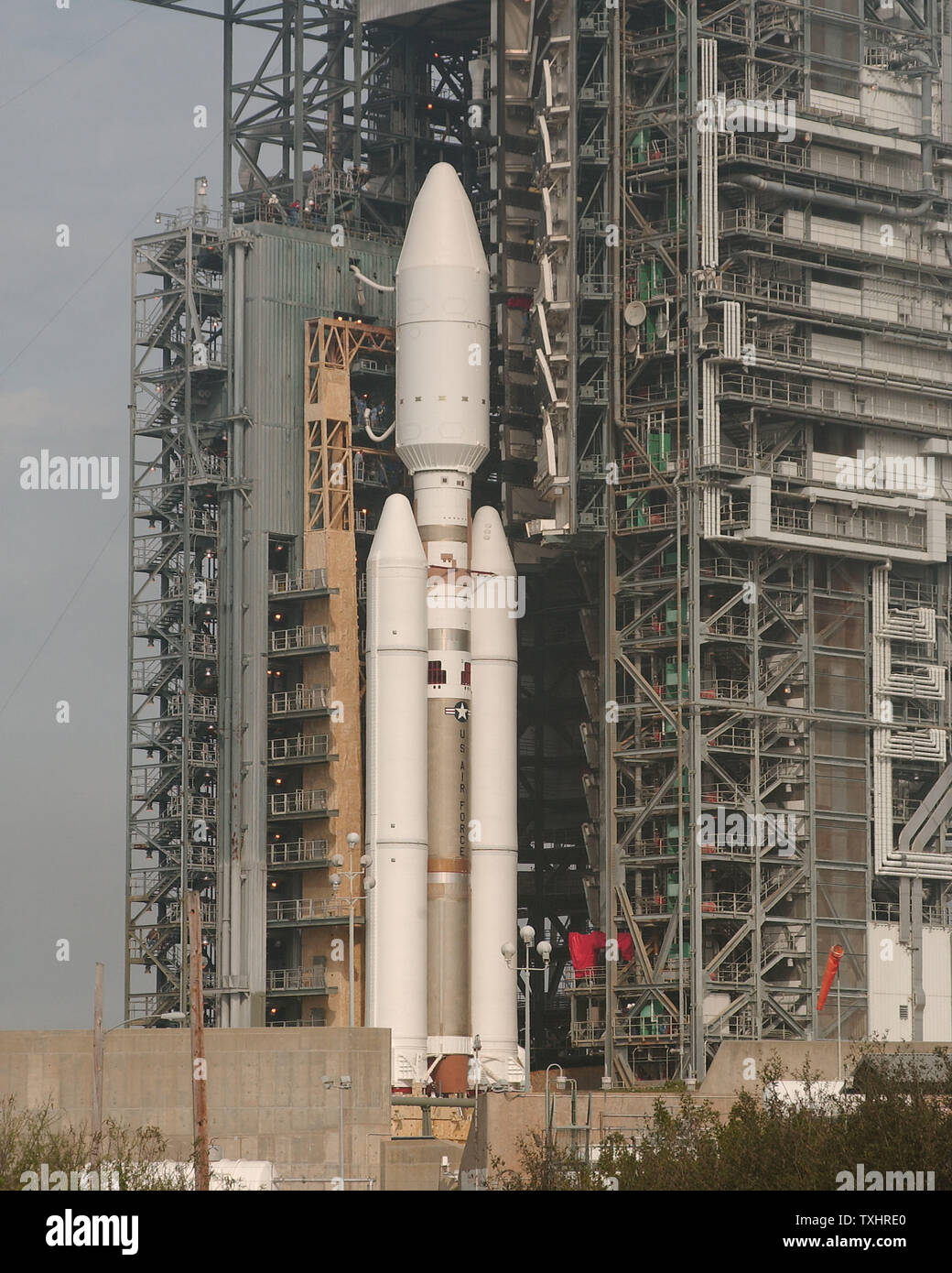 The sun breaks as the tower at Launch Complex 40 at Cape Canaveral Air ...